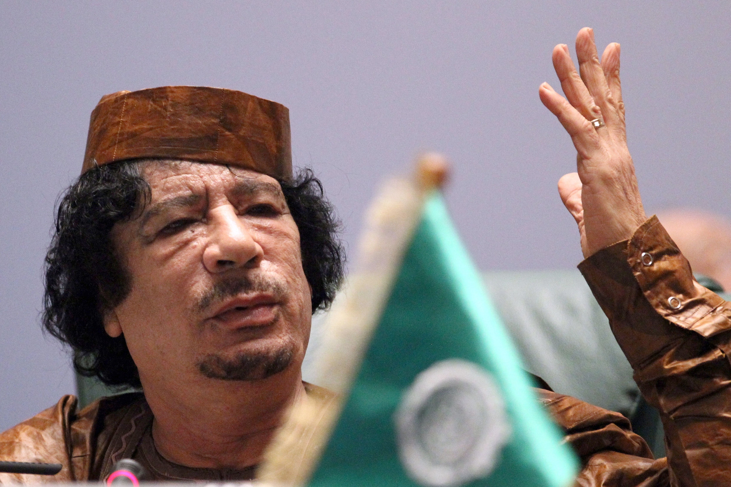 'Kaddafi verkrachtte vrouwelijke lijfwachten' | de Volkskrant