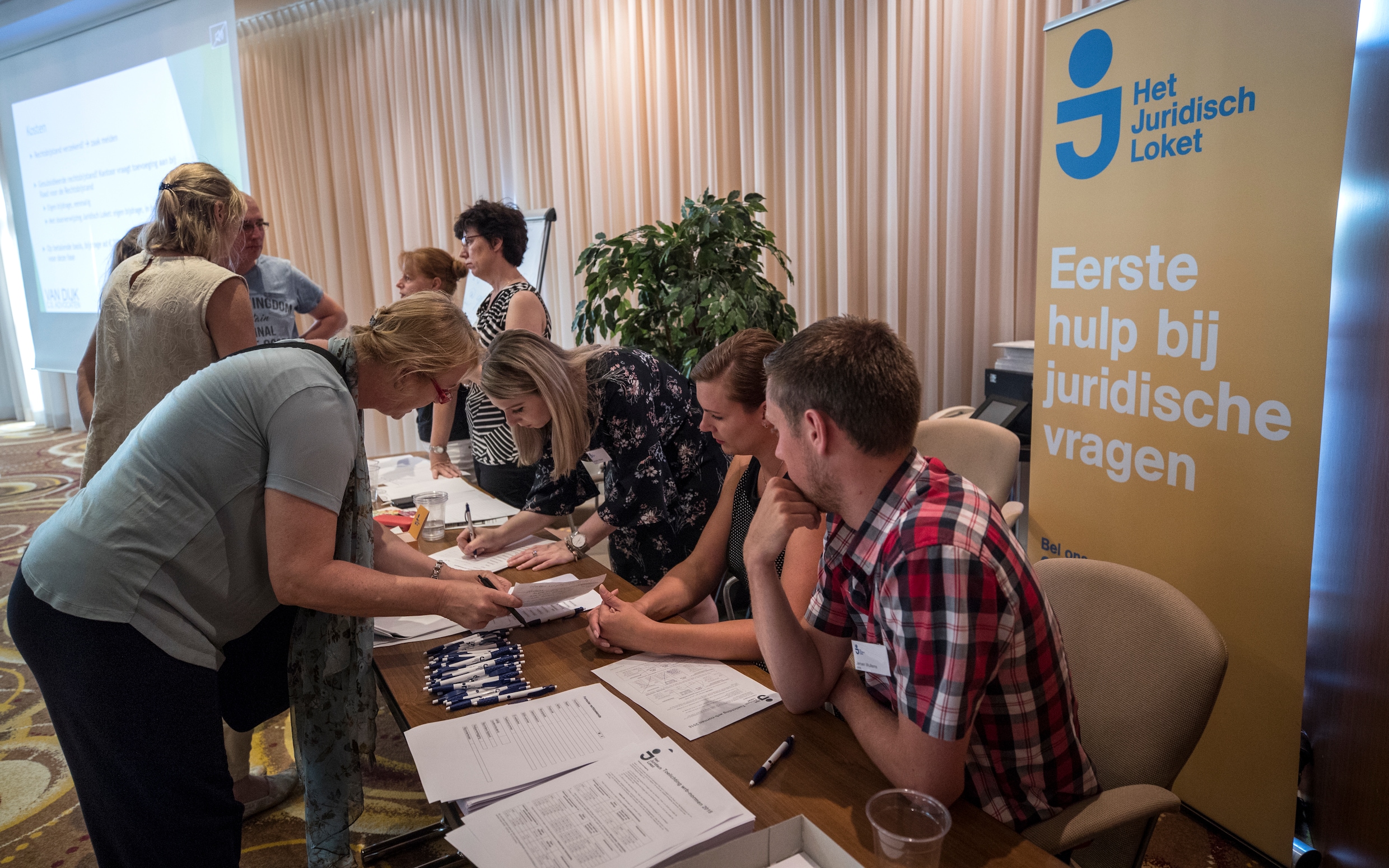 Juridische hulp lage inkomens in gevaar door problemen bij Juridisch Loket | de Volkskrant