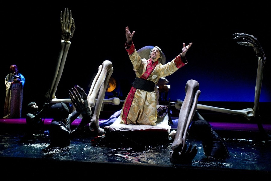 Zingen met een natte broek; spectaculaire enscenering opera Nachtegaal ...