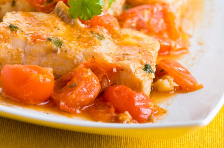 Scholfilet met tomaat en chorizo uit de oven | de Volkskrant