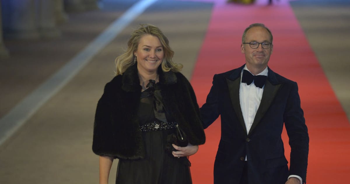 Minister Schultz botst weer met belangen echtgenoot | de Volkskrant