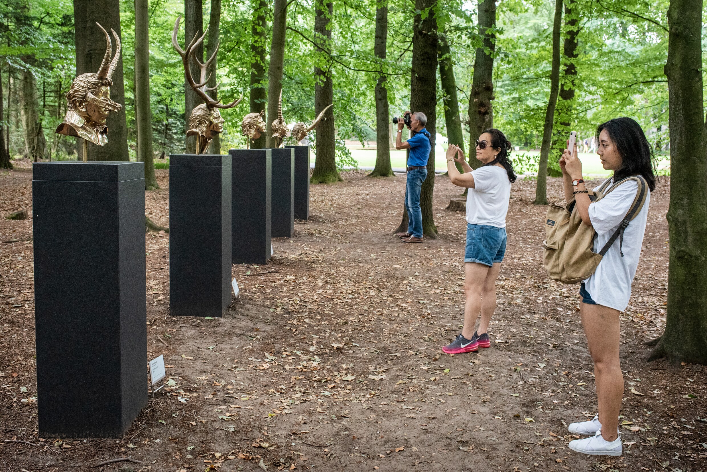 Hoe krijg je de toerist Amsterdam uit? | de Volkskrant