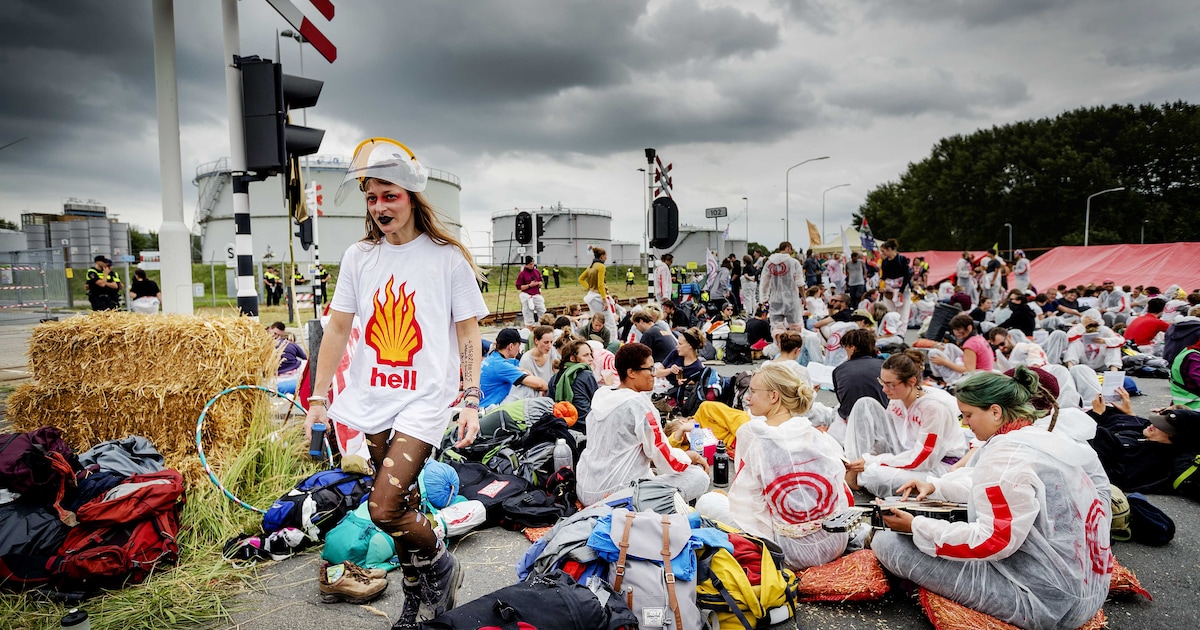 Wie zitten er achter Code Rood, de beweging die - ook in Groningen ...