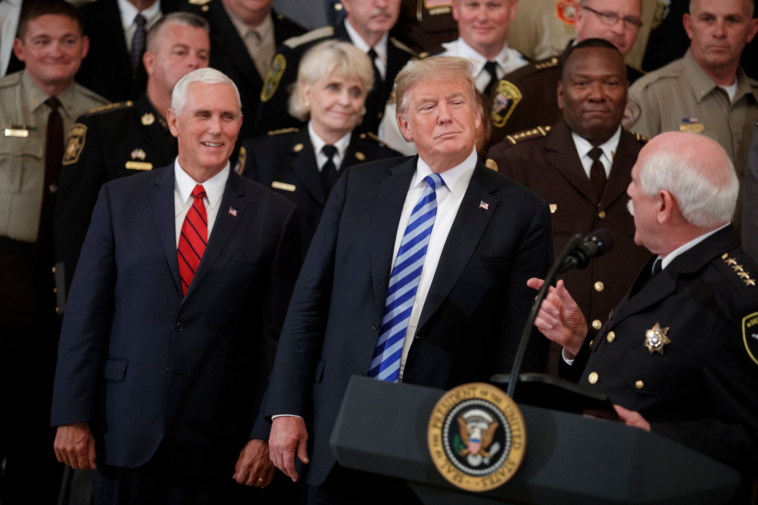 Trump beschuldigt links Amerika en ‘deep state’, na anonieme brief ...