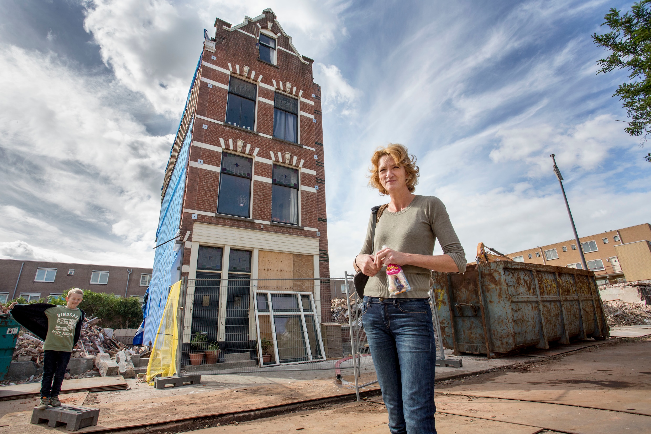 En toen bleef dit rijtjeshuis moederziel alleen achter | de Volkskrant