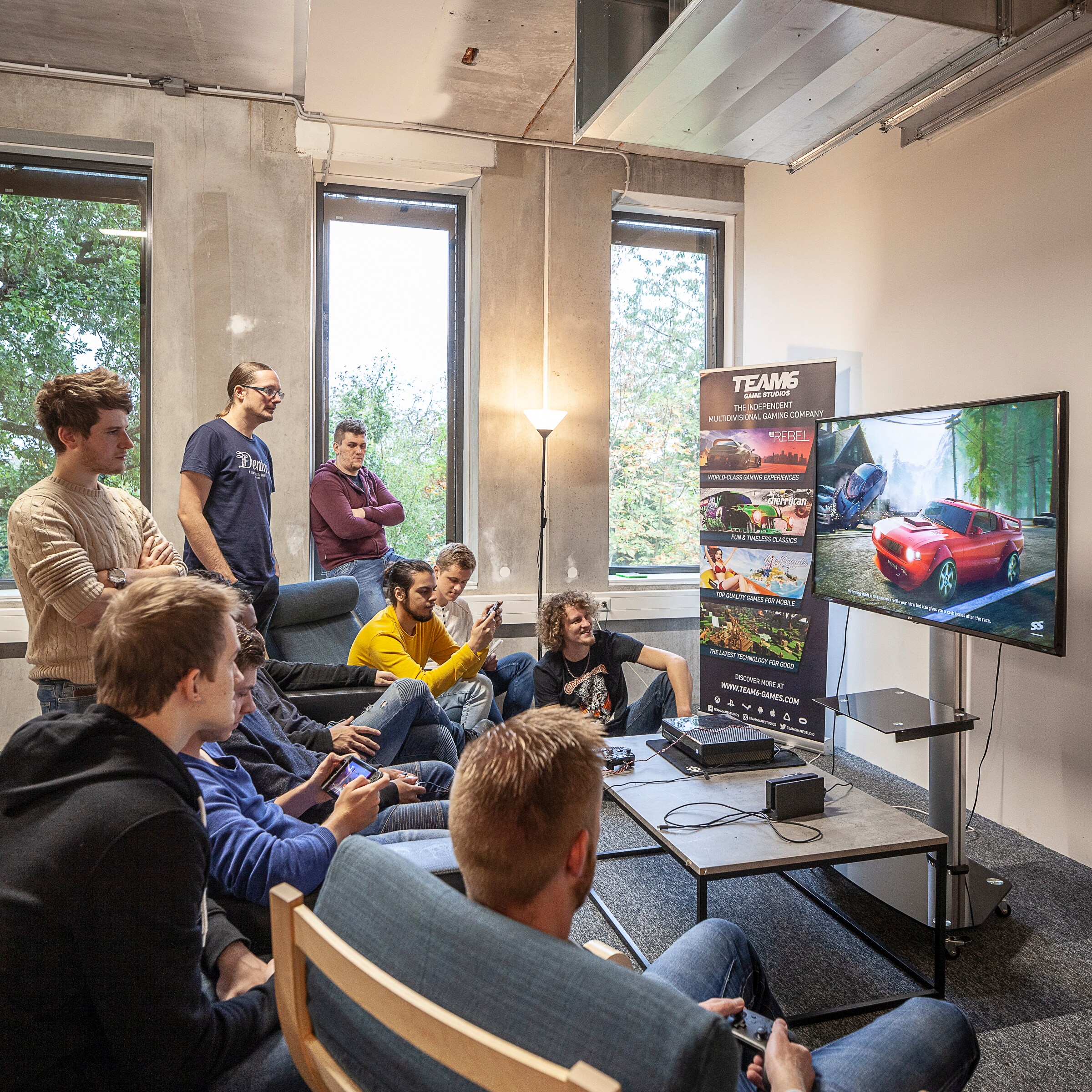 Ronnie Nelis begon ooit op zijn zolderkamer met het maken van games en ...