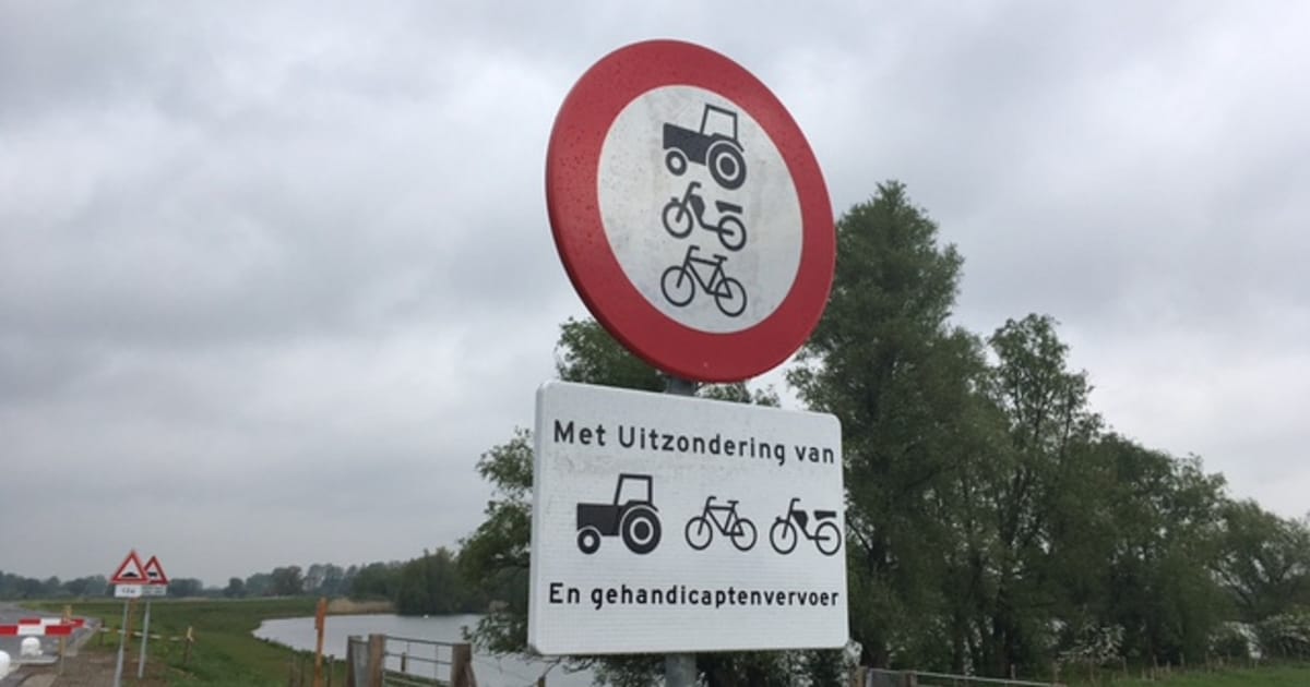Verkeersborden zijn soms zó verwarrend, dat niemand er nog iets van ...
