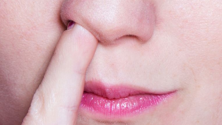 Hoe (on)gezond is neuspeuteren? | de Volkskrant