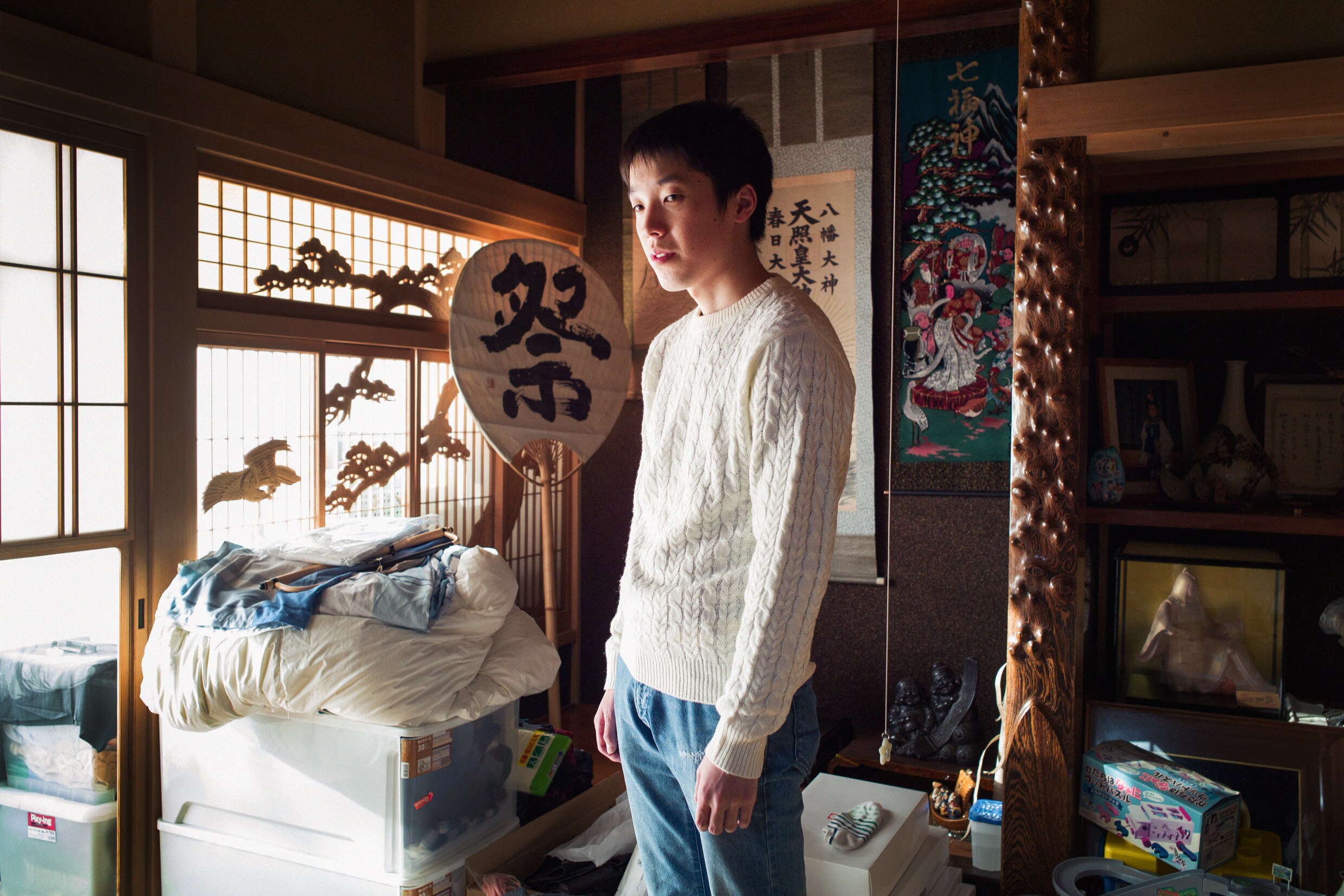 Hirotake belt met zijn omgekomen broer, door de ‘windtelefoon’ van ...