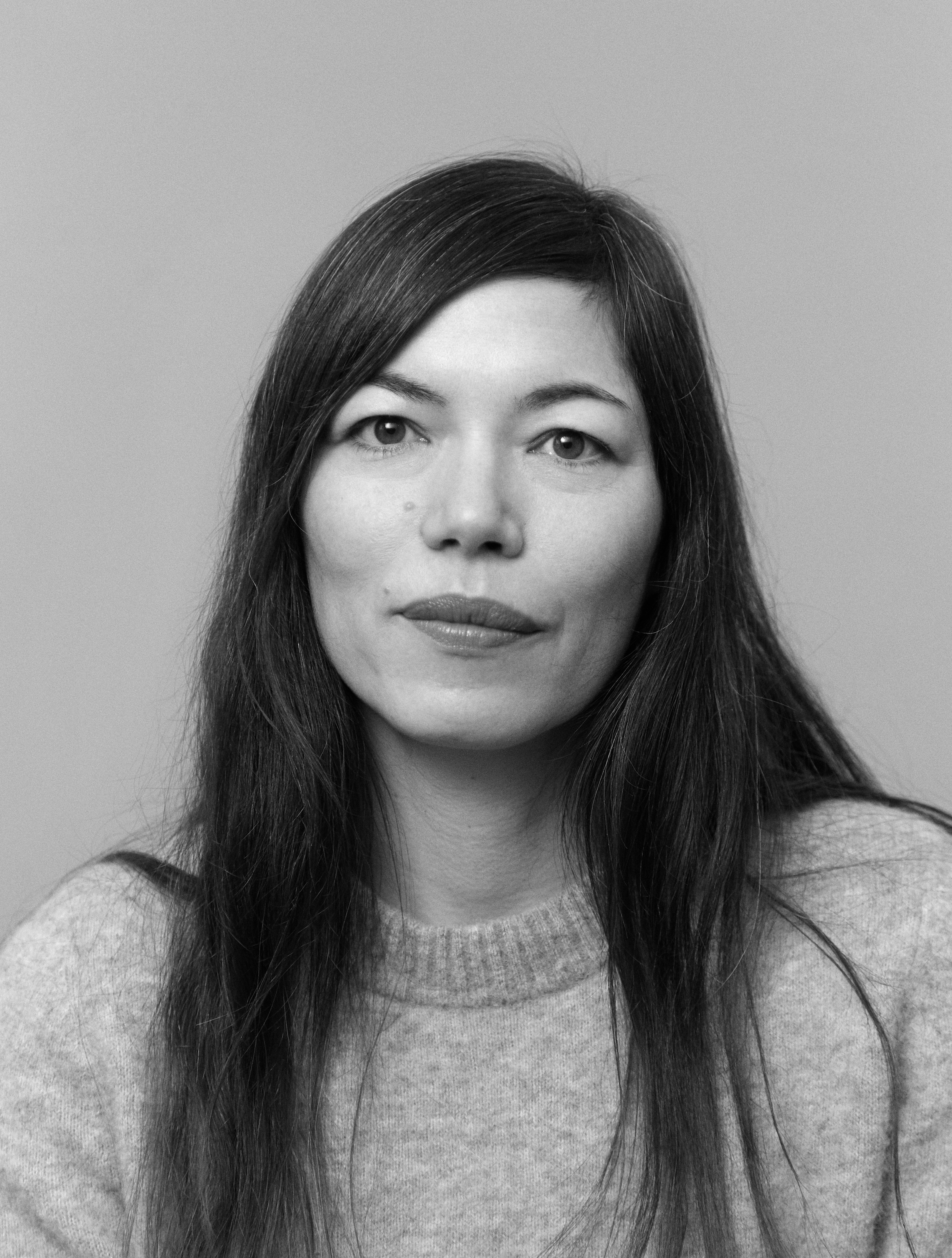 Jennifer Tee: ‘Niet over ­gevoelens praten, daarin kwam de cultuur van ...