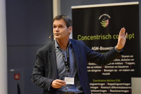 In het voetbal is corona nu onderdeel van het spel geworden, wen er ...