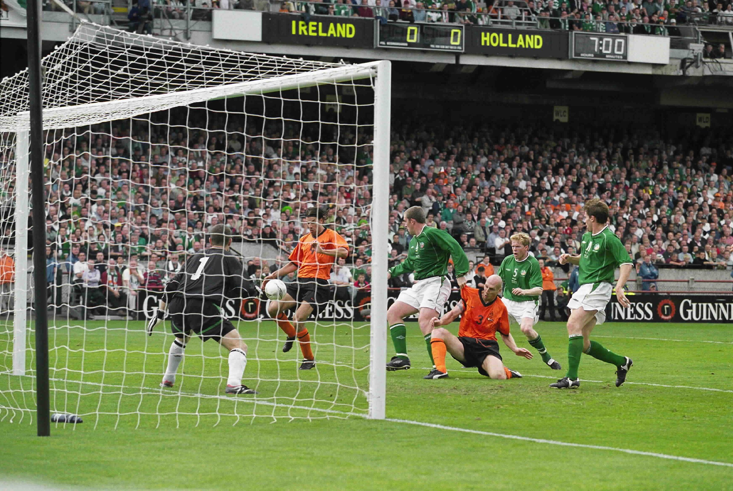 22 jaar na ‘die’ Ierland - Nederland: de nagalm van een bezongen doelpunt in Dublin | de Volkskrant