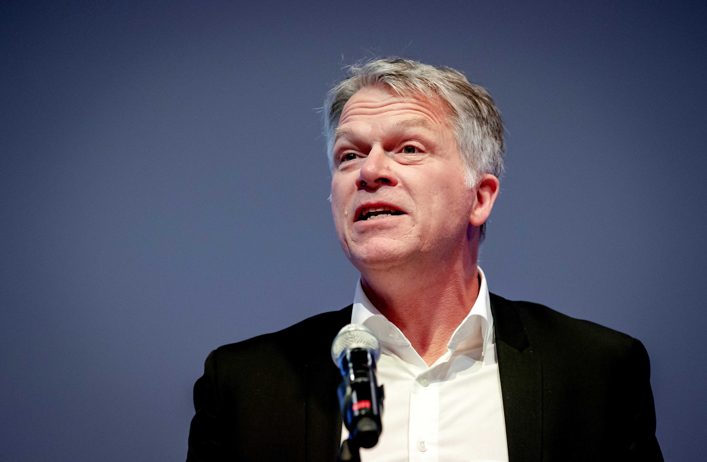 Wouter Bos weg bij Invest-NL, wordt nieuwe topman van zorgverzekeraar Menzis | de Volkskrant