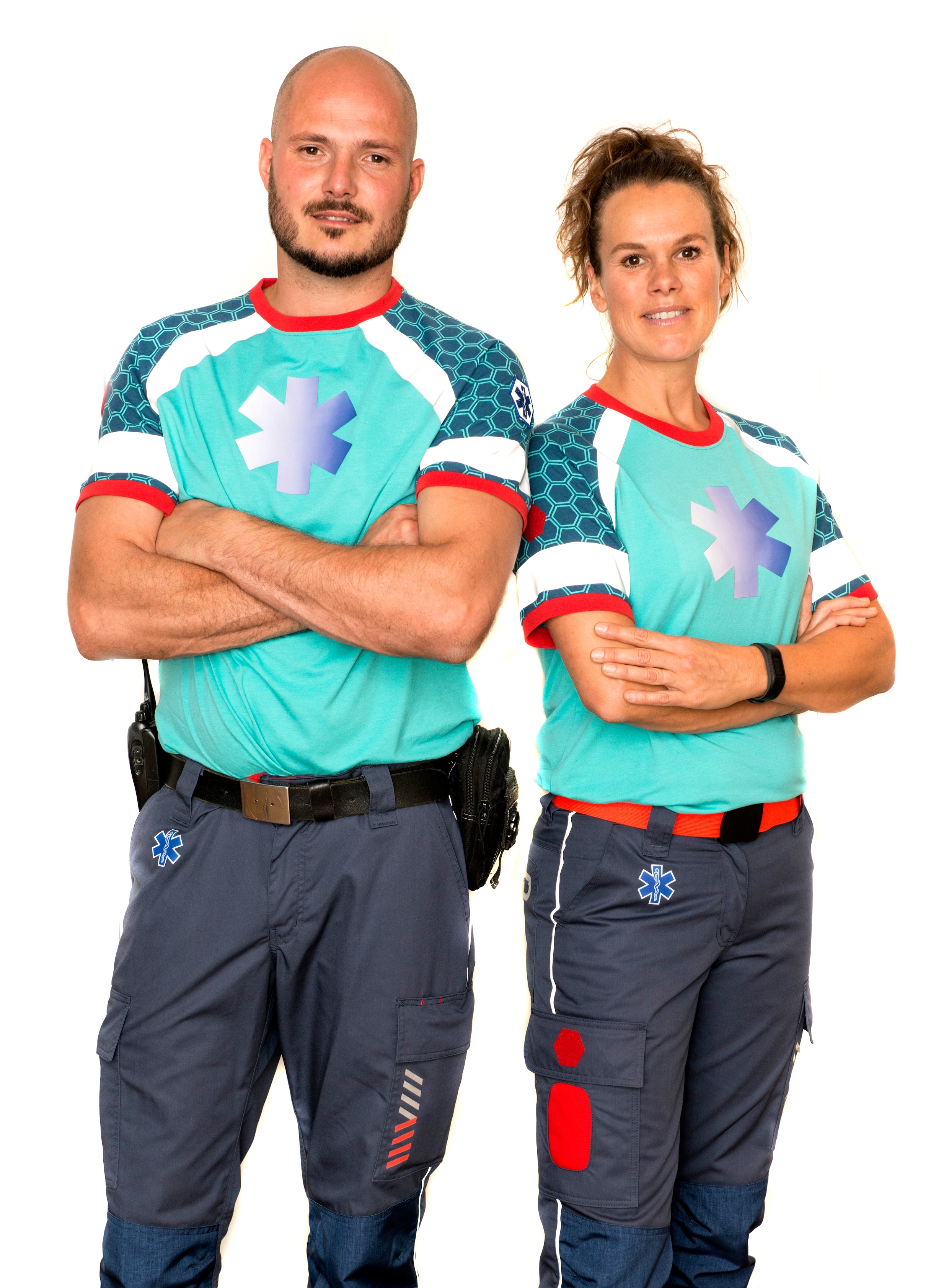 Nieuw ambulance-uniform: reflecterend en zonder bouwvakkersdecolleté ...