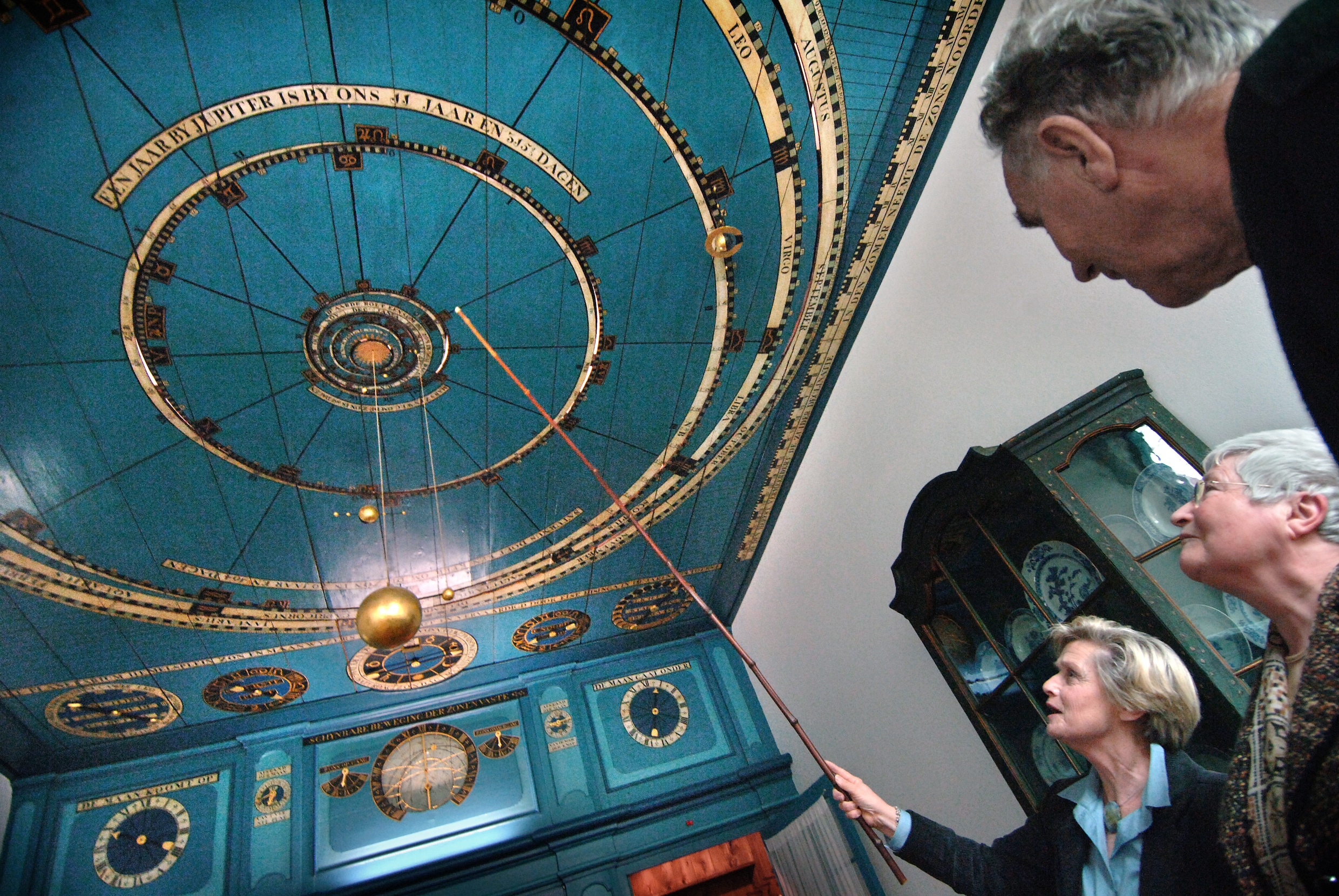 Dertiende Nederlandse werelderfgoed is een feit: Eisinga’s planetarium ...