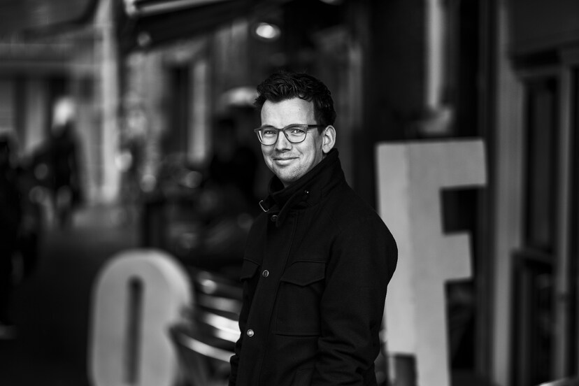 Cabaretier Pieter Derks ‘Ik word niet vaak echt kwaad op het podium ...