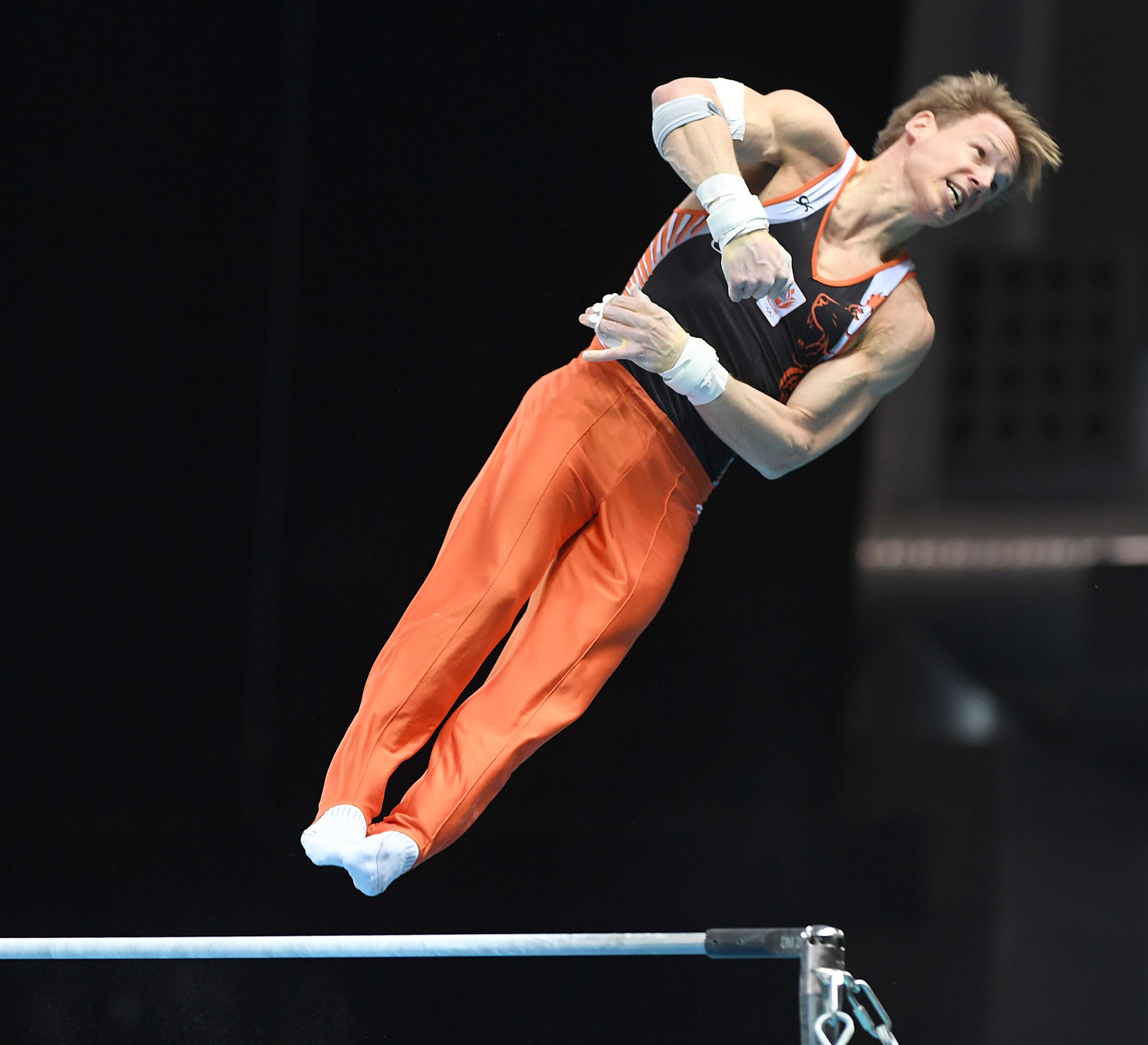 Epke Zonderland en Bart Deurloo vliegen tot aan de grenzen van het ...