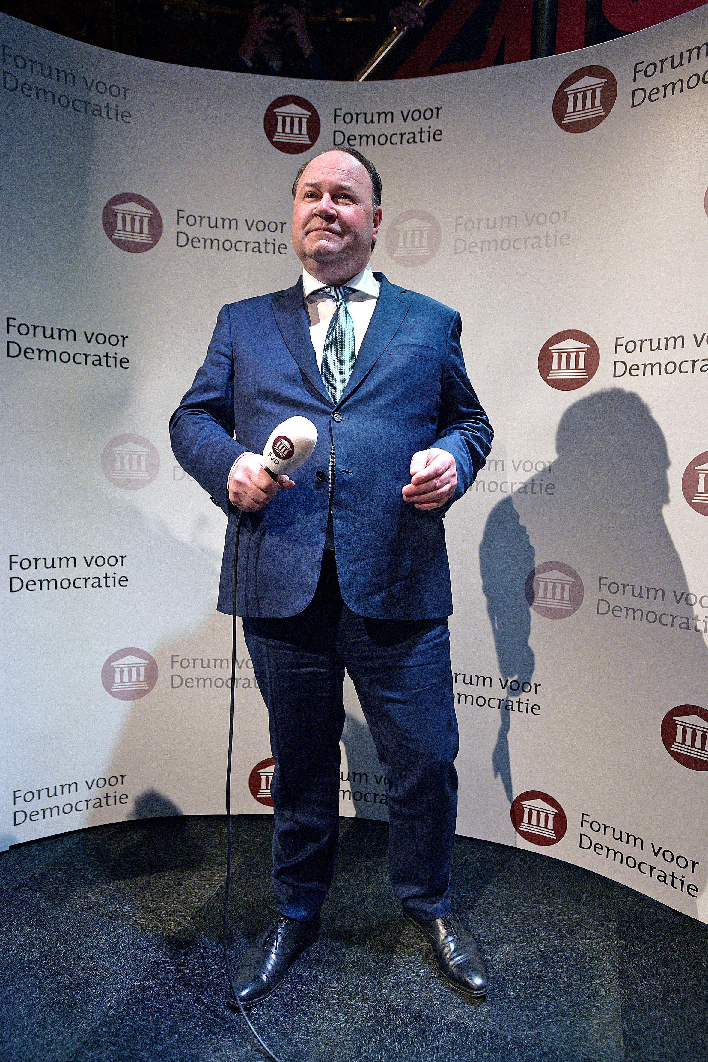 Henk Otten stapt uit FvD-partijbestuur om betaling van 30.000 euro aan ...