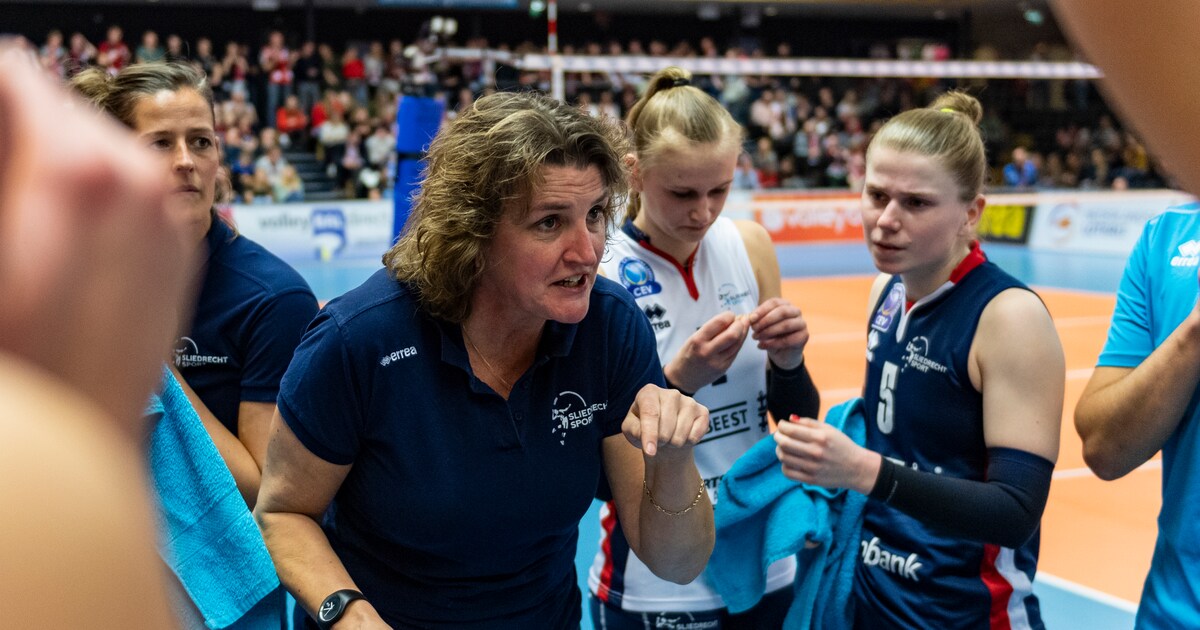 Coach Vera Koenen gaat volleybalsters Sliedrecht verlaten: ‘Het heilige ...