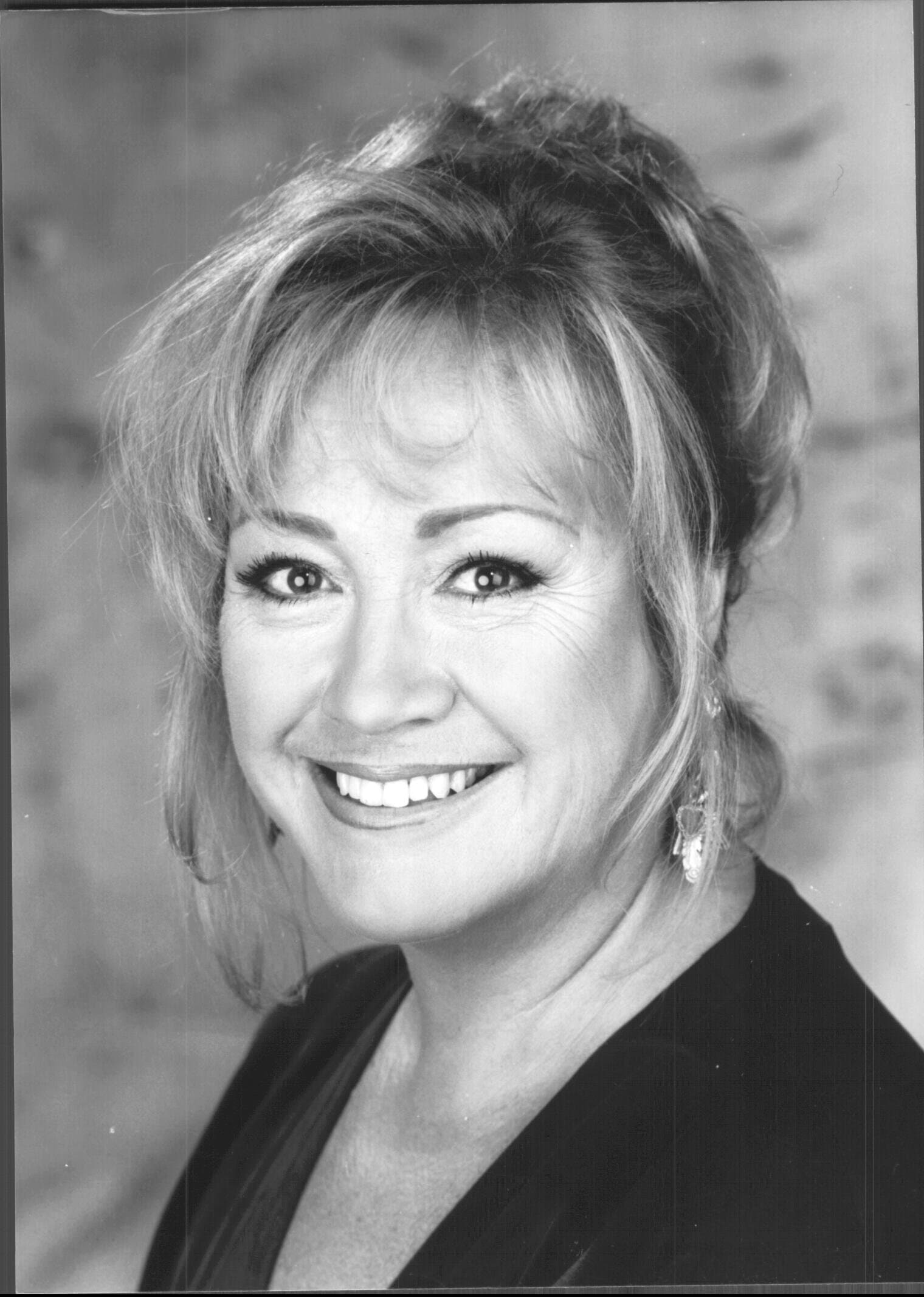 Viola Holt, van omroepster tot onverschrokken pionier van de ...