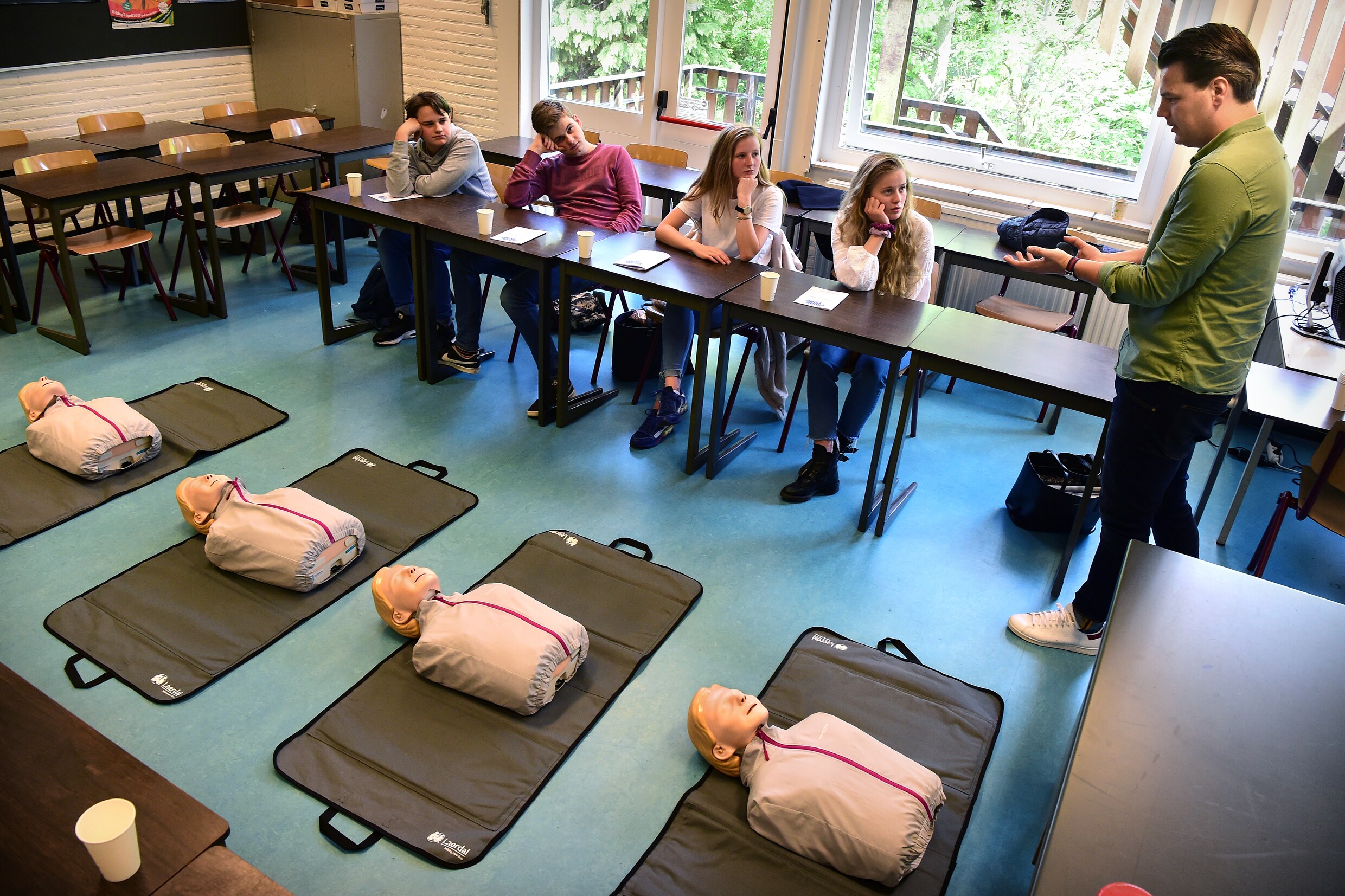 Reanimatieles voor middelbare scholieren: ‘Ja man, nu is ze dood’ | de ...
