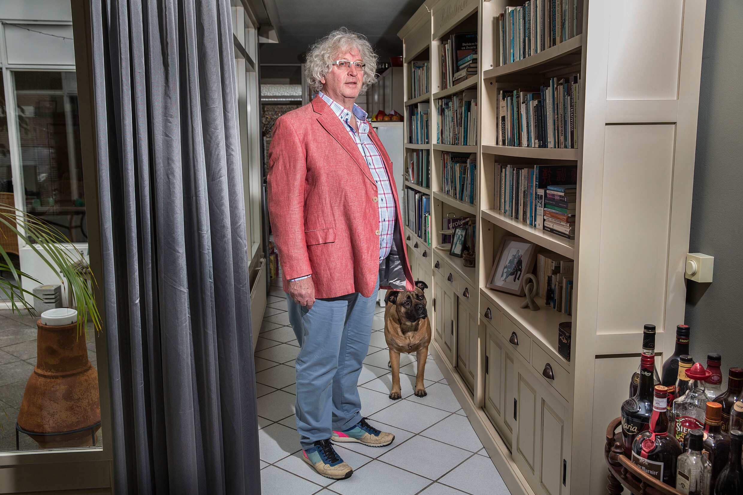 Leidt de gearresteerde Jos van Wijk een criminele organisatie of biedt ...