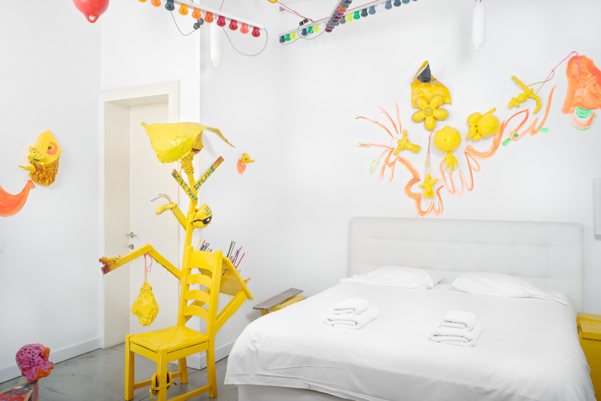 Druum is een Brussels hotel om van te dromen: elke kamer ís kunst | de ...