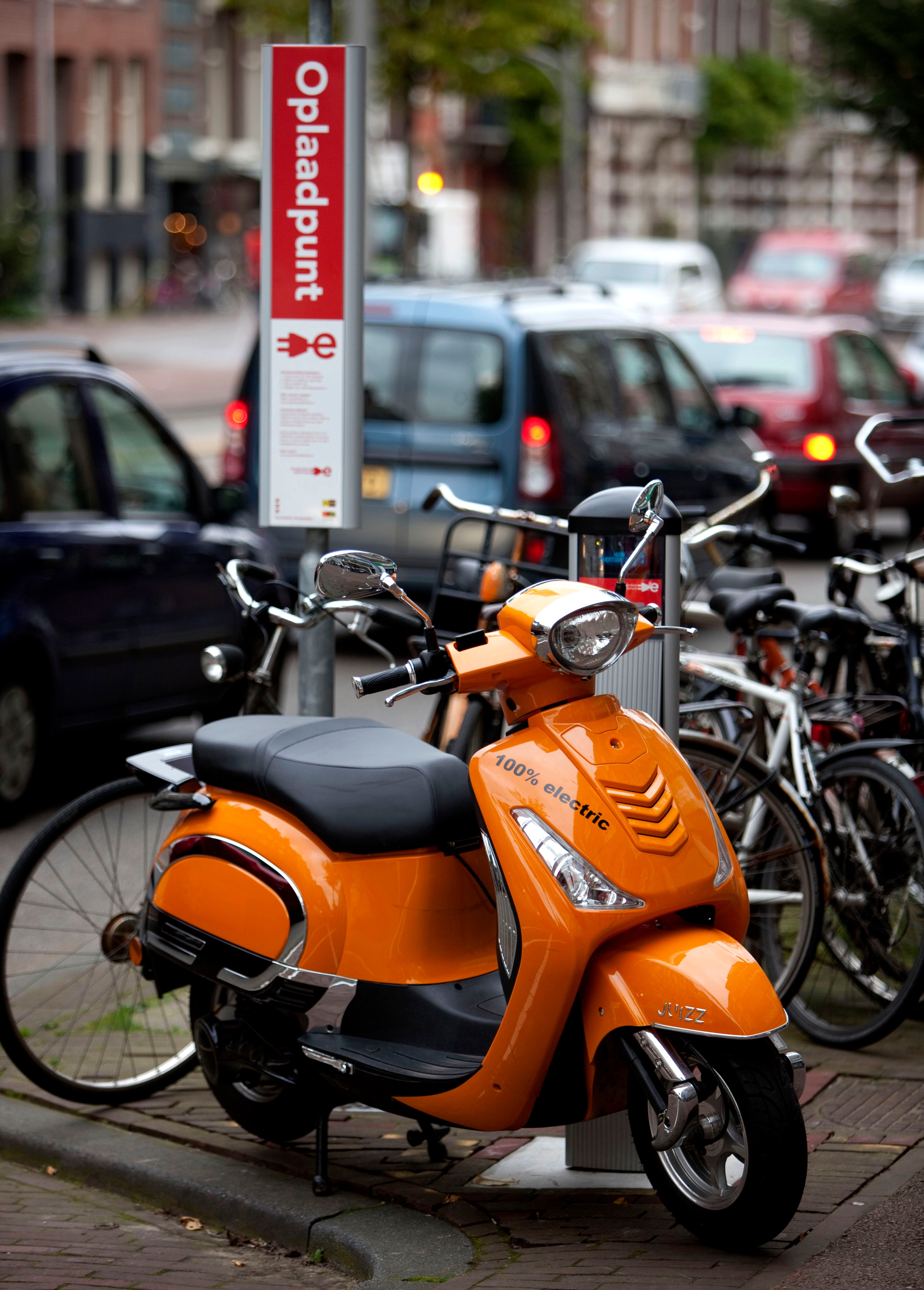 De elektrische brommer gaat als een raket: helft nieuwe scooters is ...