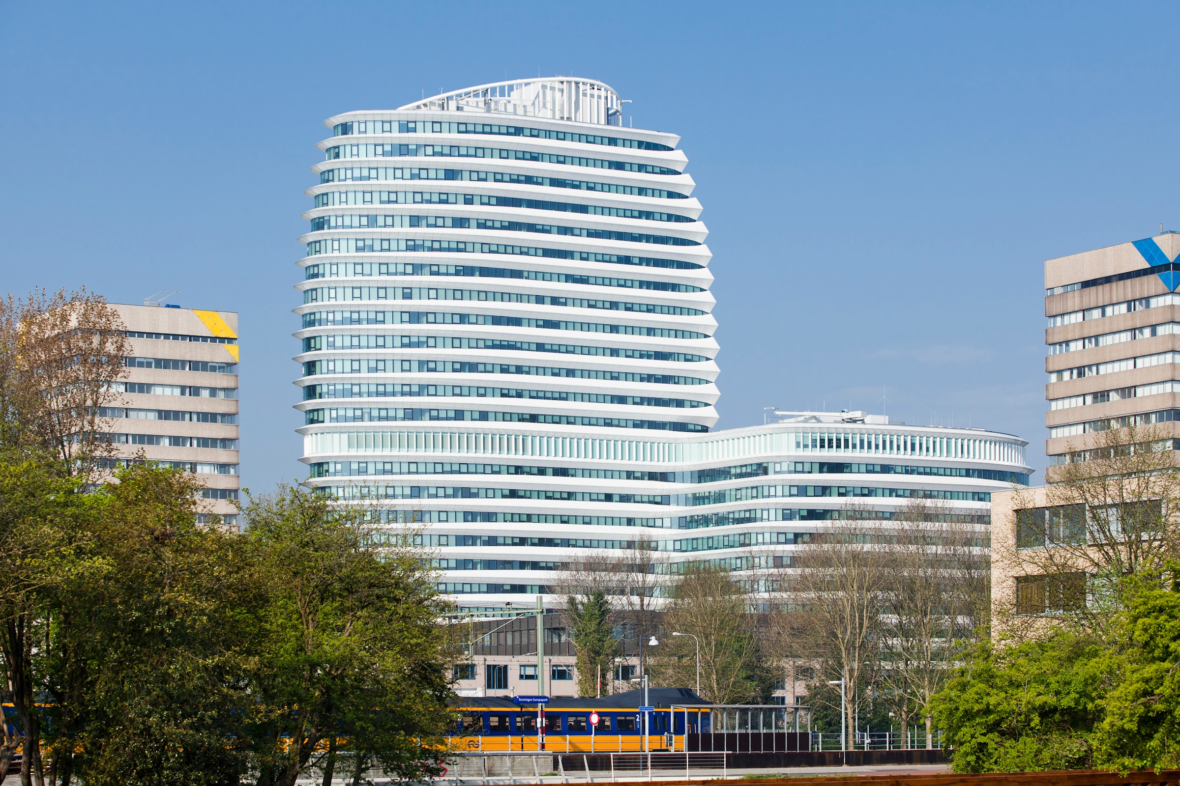 Overheid haalt oud beleid van stal en gaat eigen kantoren beter over ...