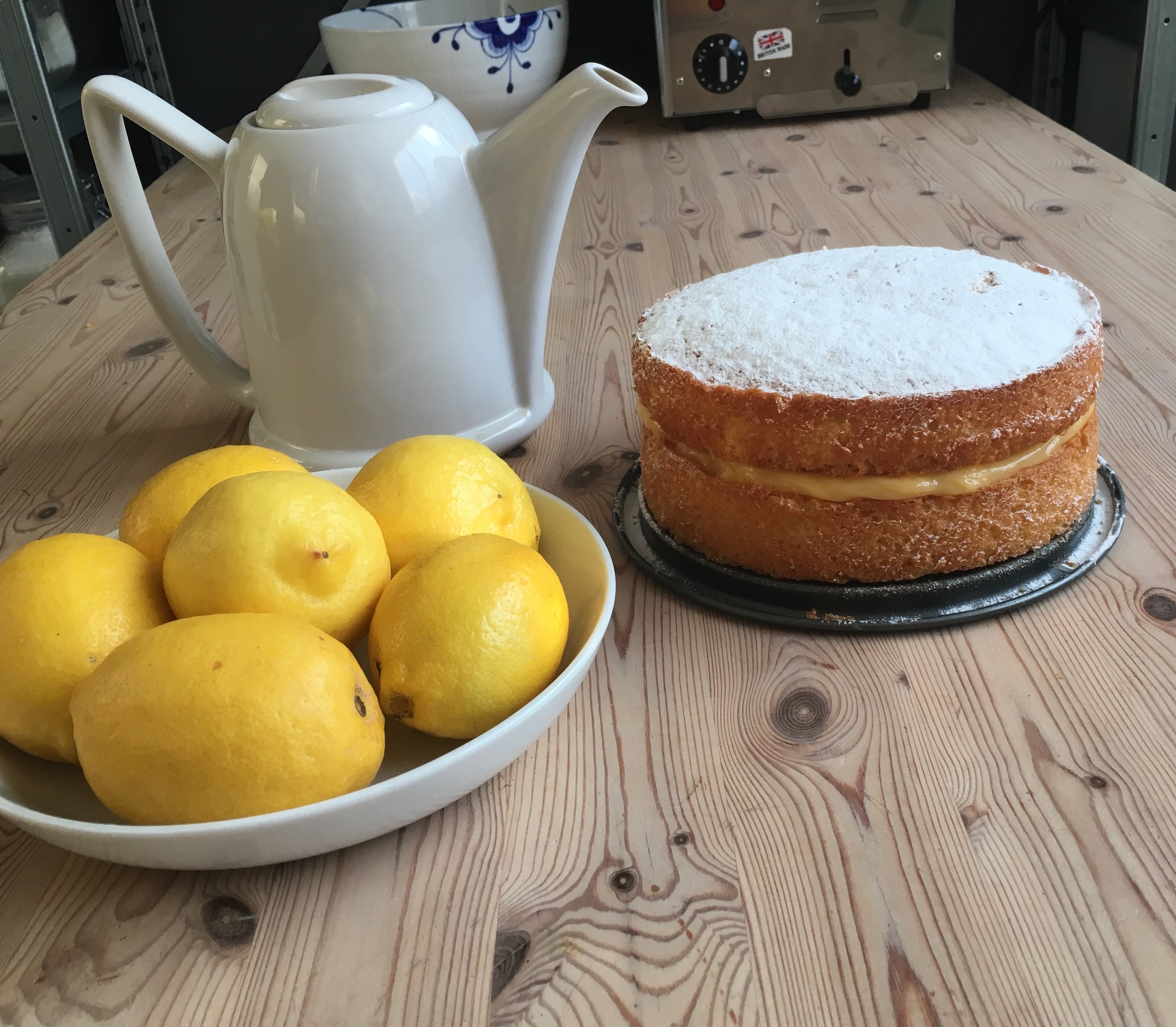 De Volkskeuken: Lemon curd sponge cake | de Volkskrant
