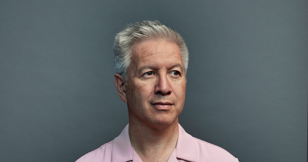 Robert Oey maakt documentaires, is partner van de burgemeester van ...