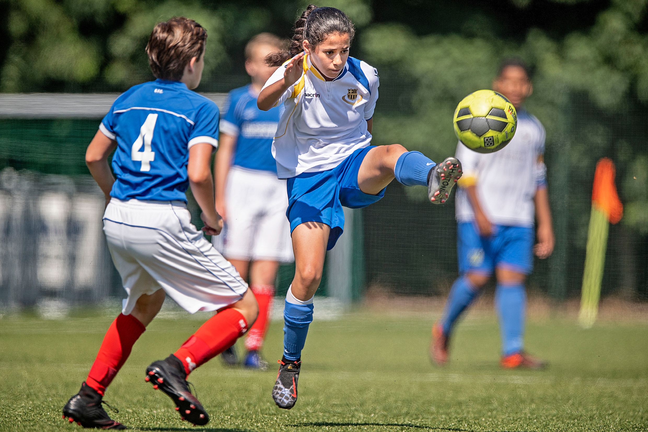 De 13-jarige Djennah gaat voor een carrière in het topvoetbal | de ...