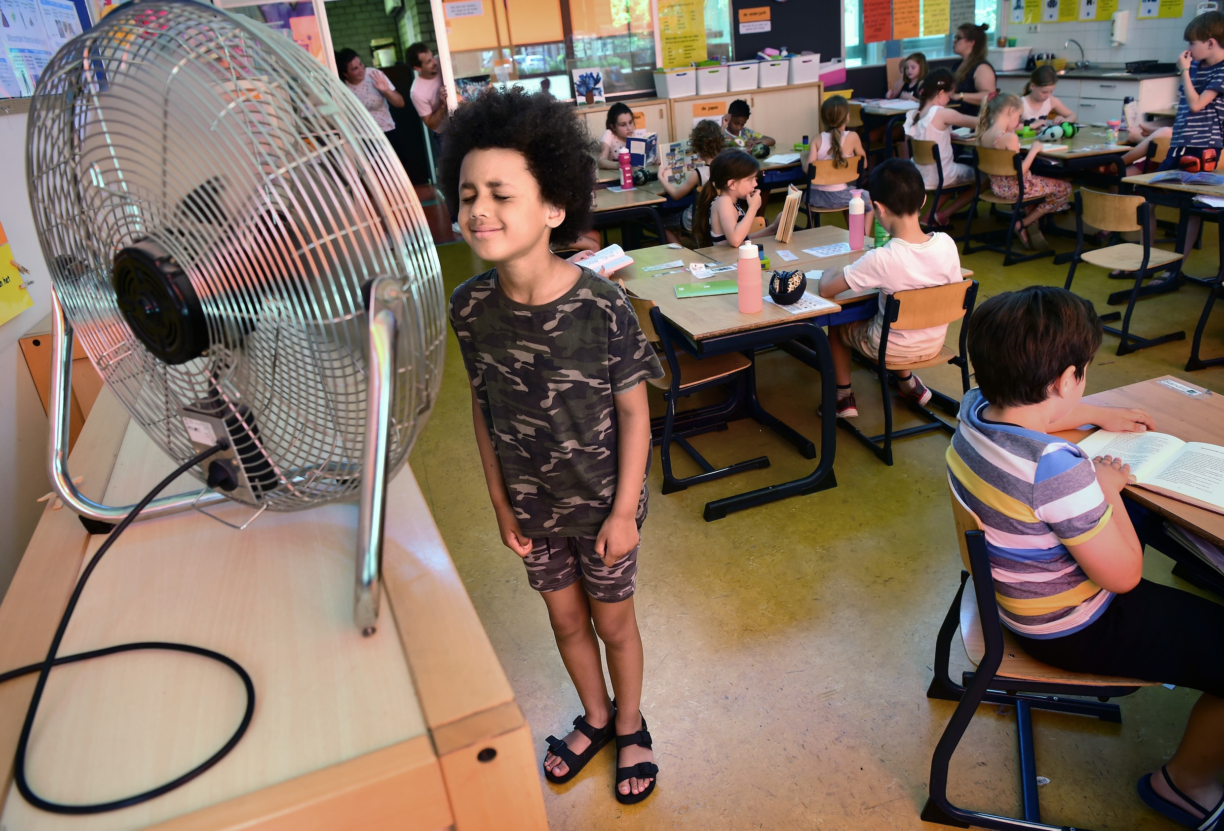 Tropenrooster of zelfs hittevrij: scholen worstelen met de hittegolf ...