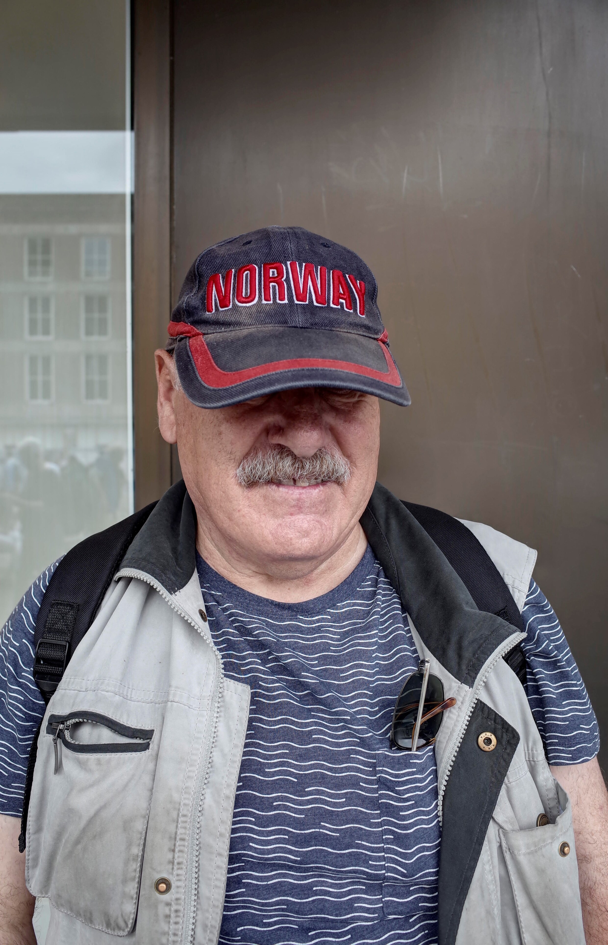 Adrie (67): ‘Ik kreeg deze pet van mijn vriend toen hij een week zonder ...