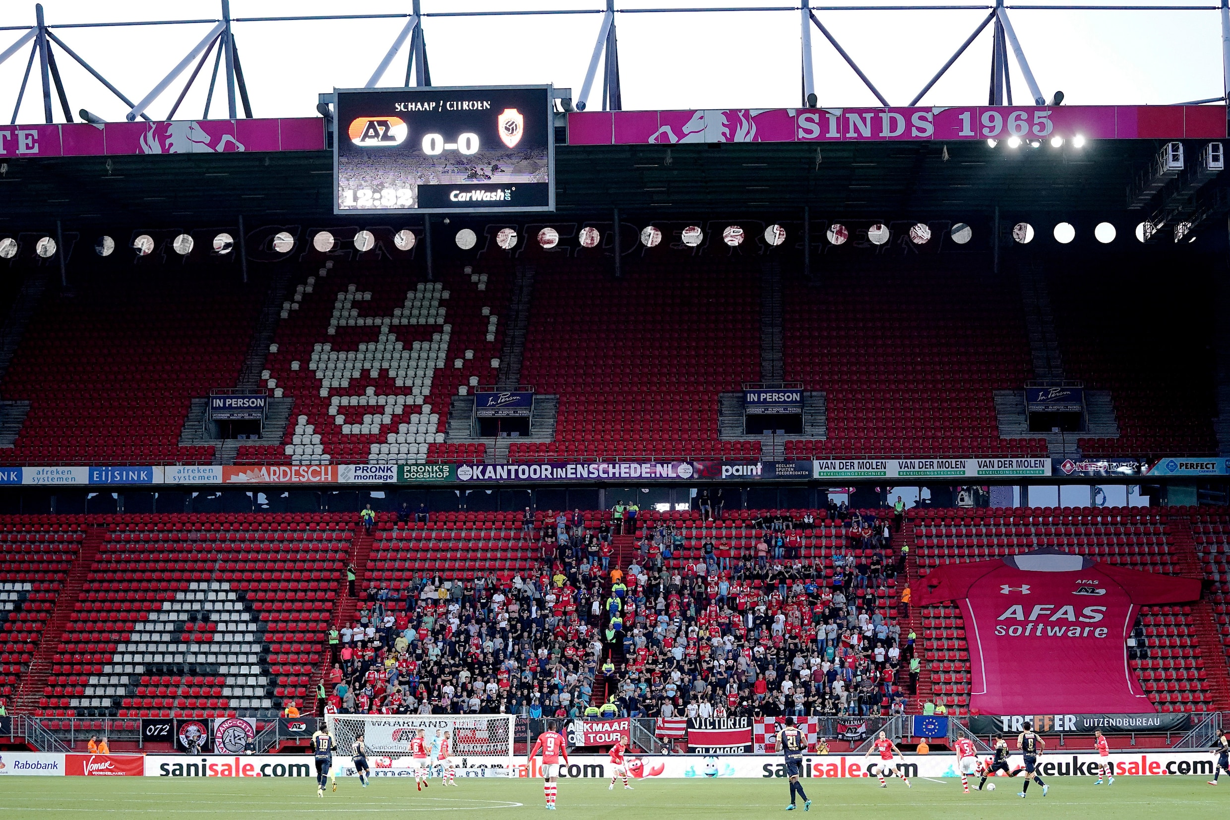 Voetbalclub AZ is op zoek naar een dak boven het hoofd | de Volkskrant