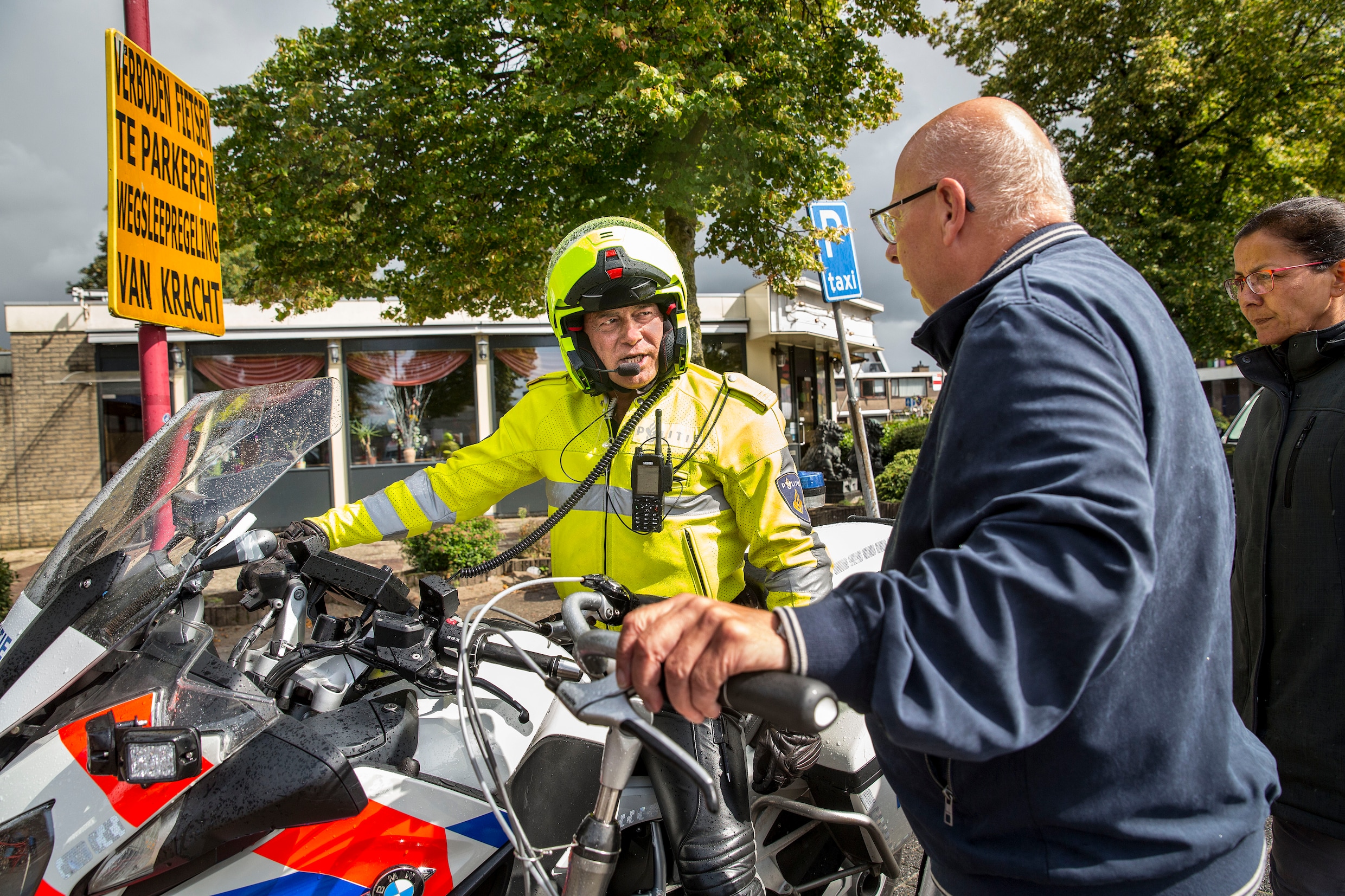 Heeft de vriendelijke wijkagent zijn langste tijd gehad? | de Volkskrant