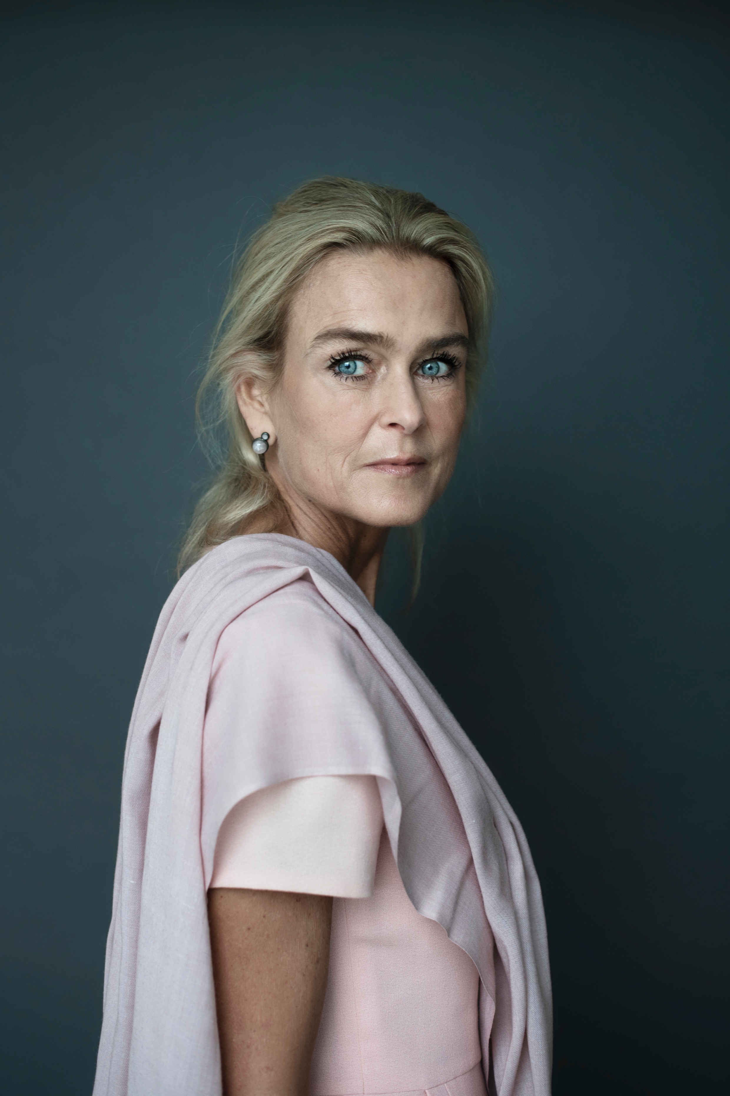 Econoom Barbara Baarsma vertrekt bij Rabobank na turbulente jaren | de ...
