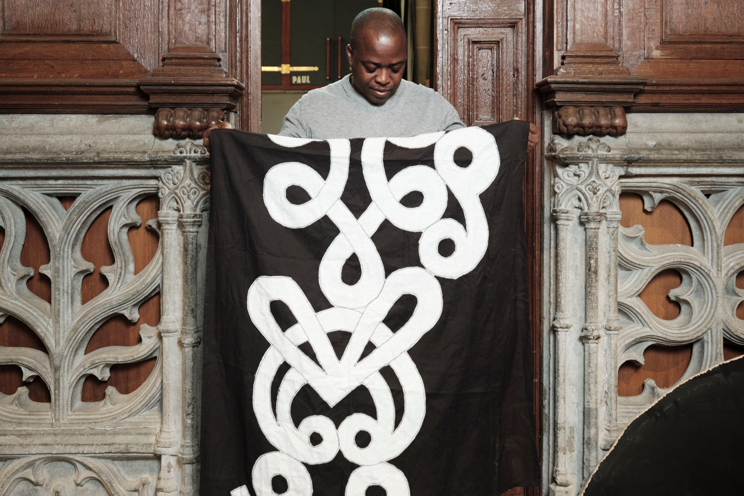 Werk van Marcel Pinas, nazaat van de marrons, nu prominent te zien in ...