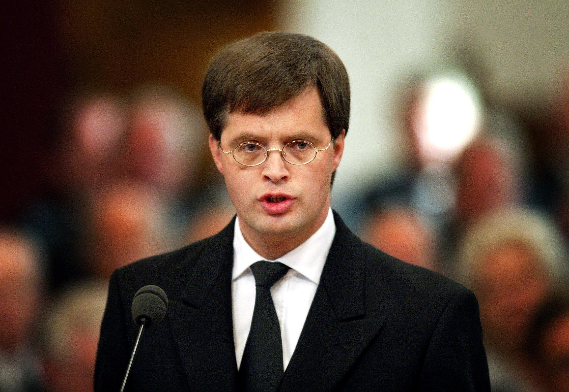 Rob Jetten treedt zonder bril in de voetsporen van een reeks illustere ...