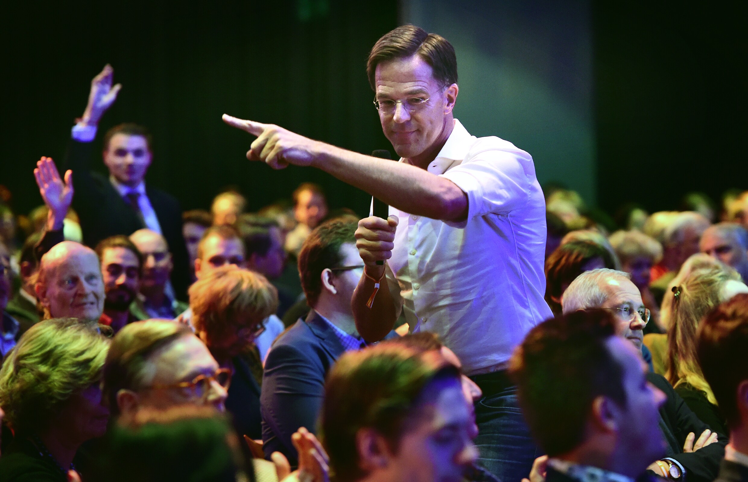 VVD’ers zoeken partijvoorzitter die geen applausmachine van Rutte is ...