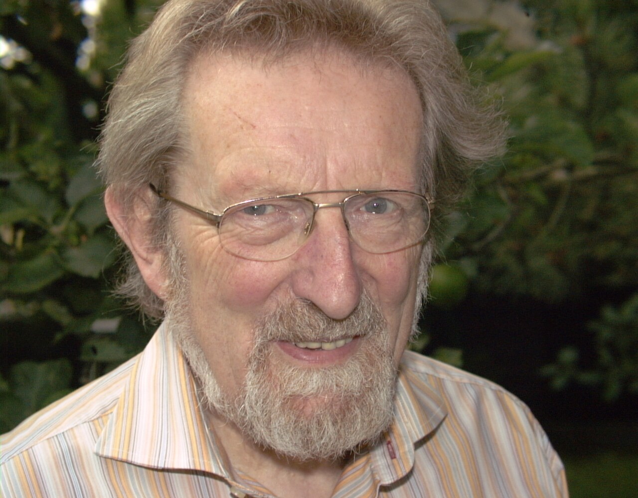 Wim van Eyle (1936-2019): superverzamelaar voor wielerschrijvers | de ...