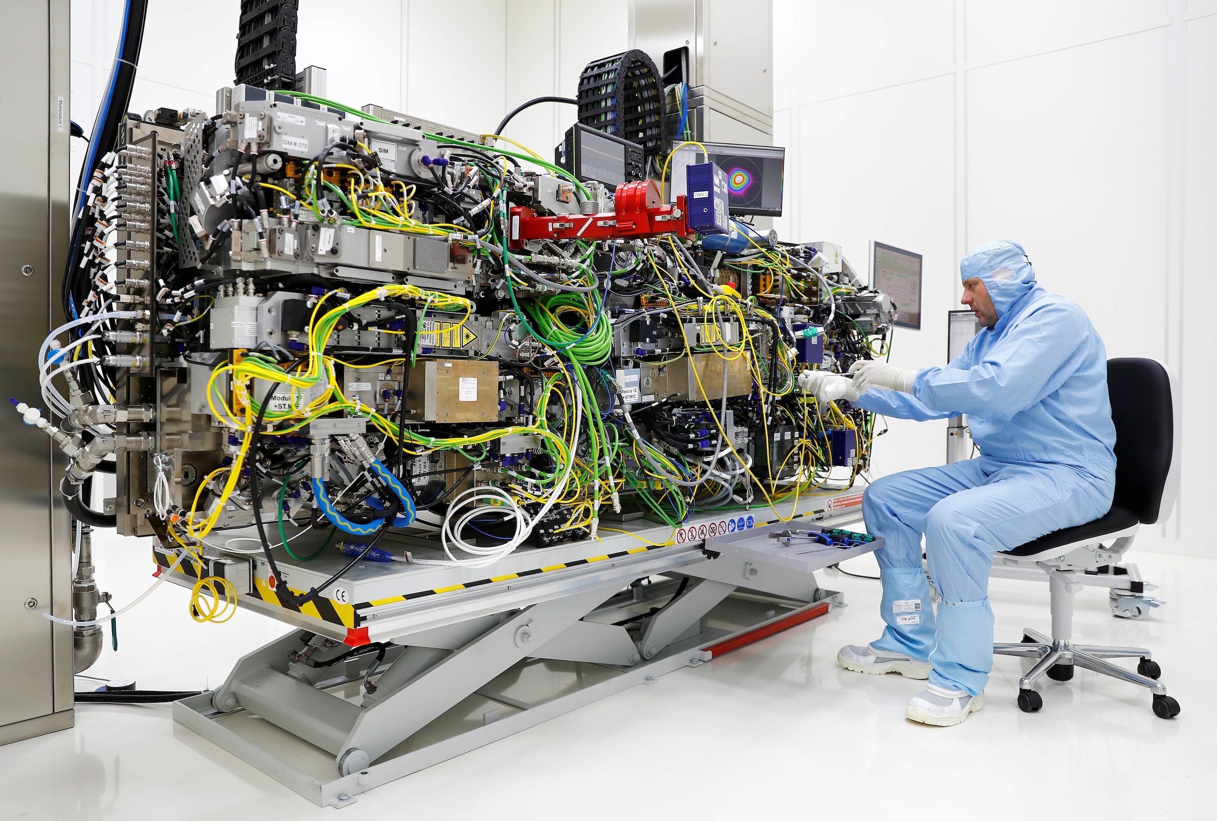 Coronacrisis geeft Nederlandse chipmachinebouwer ASML wind in de zeilen ...