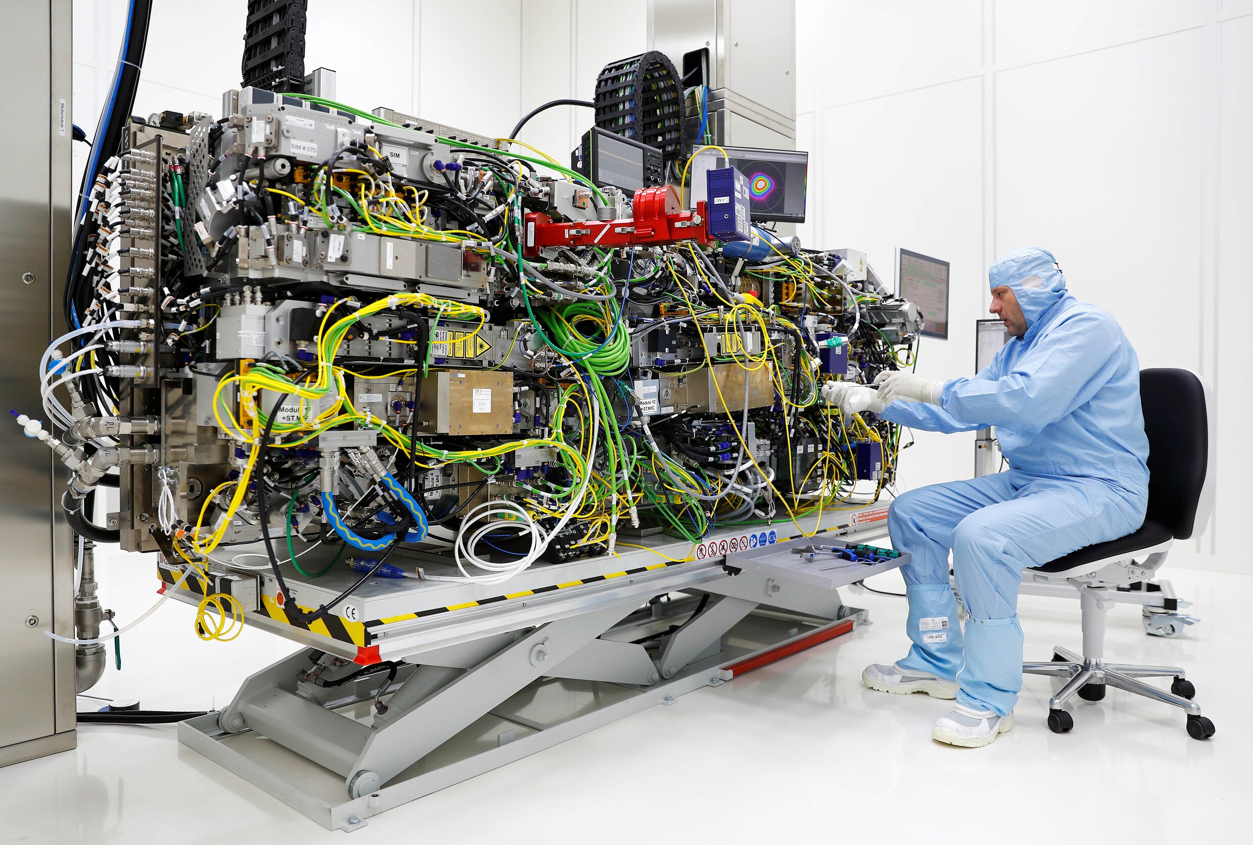 Coronacrisis geeft Nederlandse chipmachinebouwer ASML wind in de zeilen | de Volkskrant