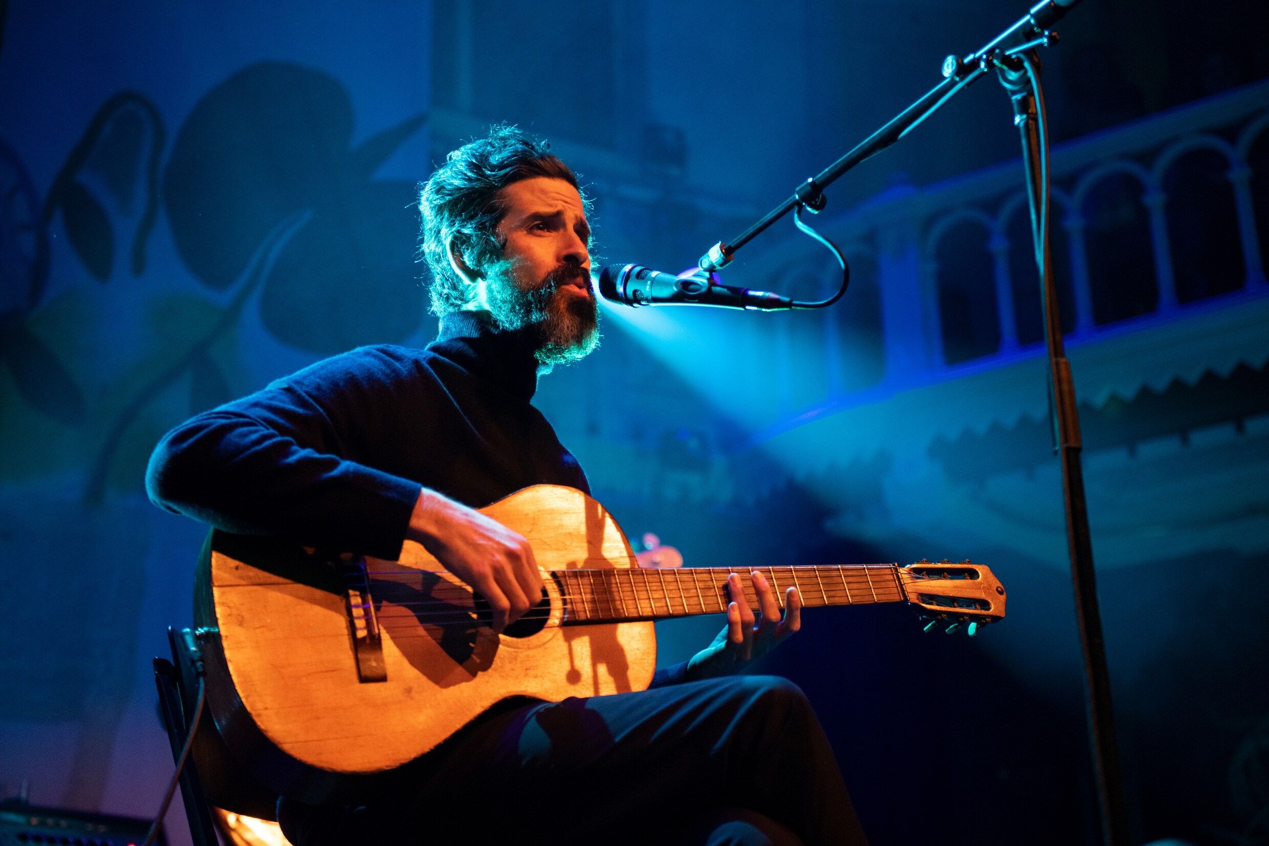 Devendra Banhart slaapzingt zich door zijn repertoire ★★☆☆☆ | de Volkskrant