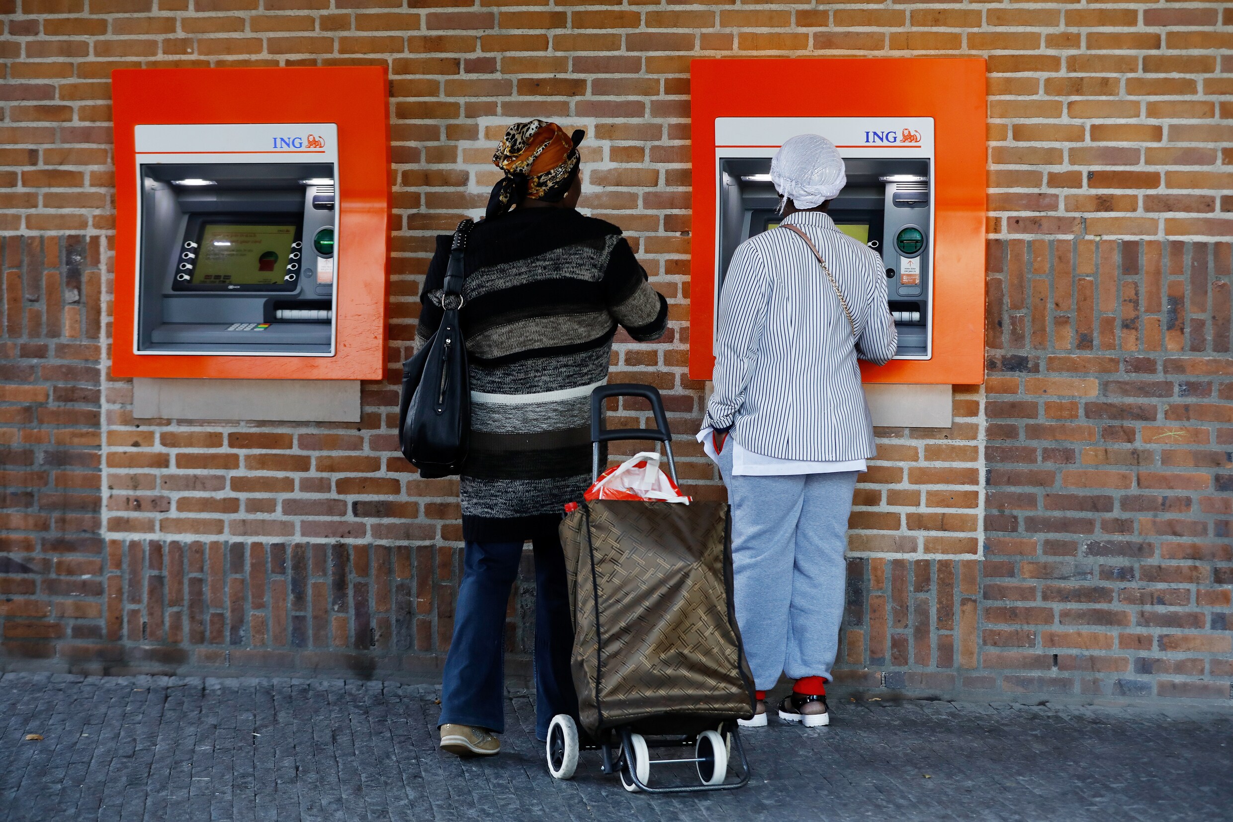 Banken gaan te veel betaalde rente terugbetalen | de Volkskrant