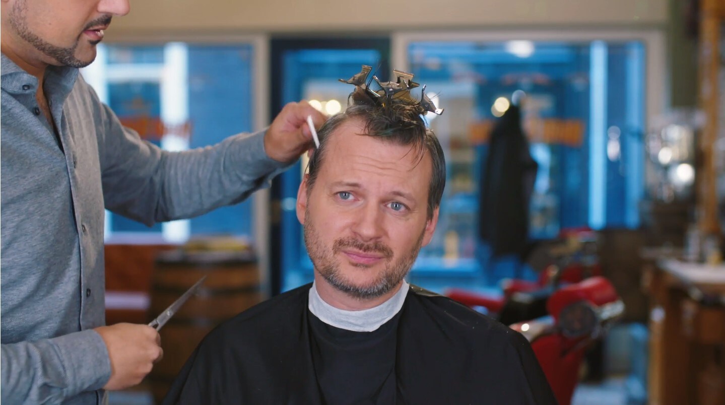 Bij kapper Eus kijkt de gast in de spiegel recht in zijn eigen ziel | de Volkskrant