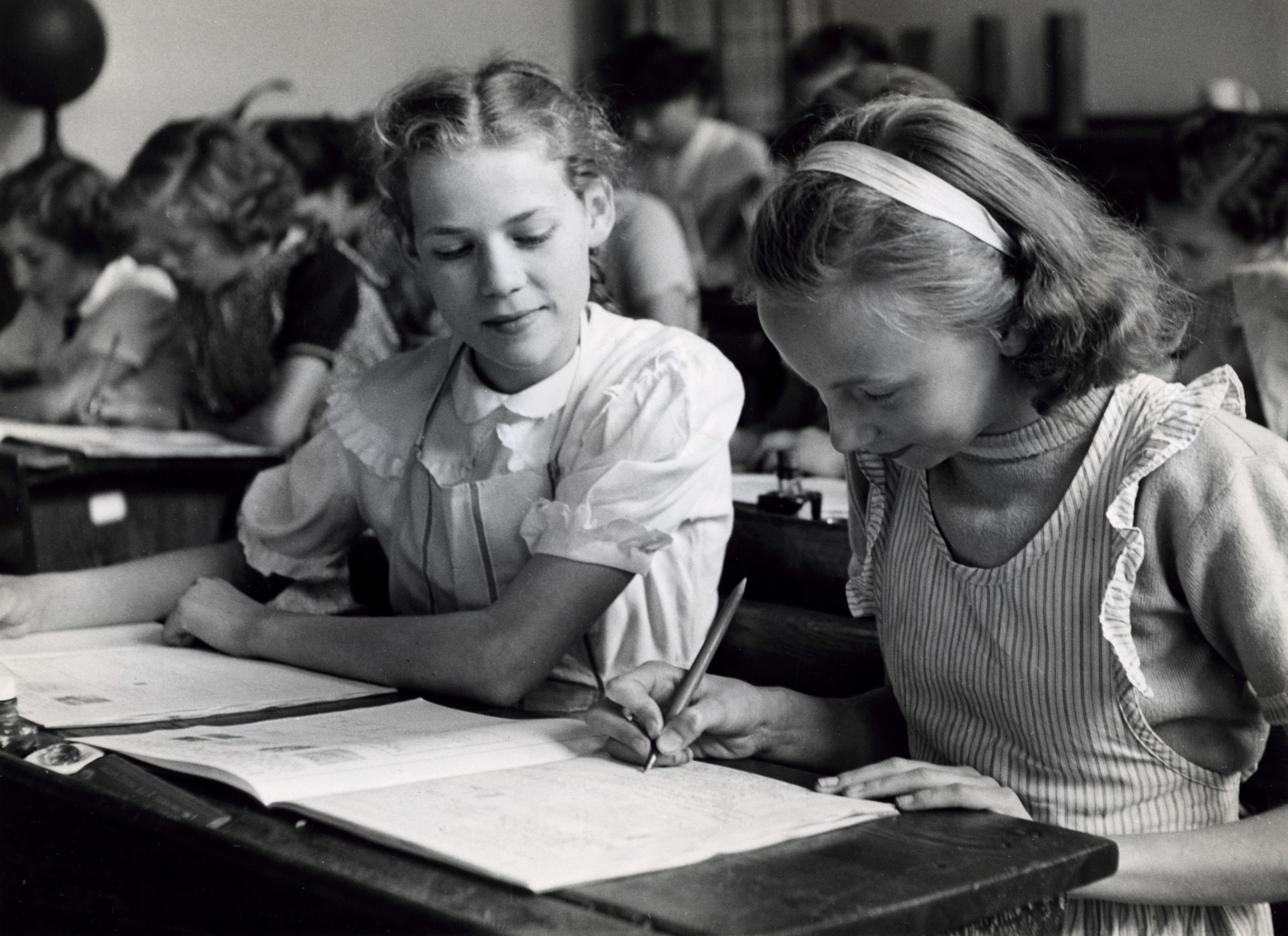 Meer dan 40 leerlingen in een klas in de jaren vijftig: het ...