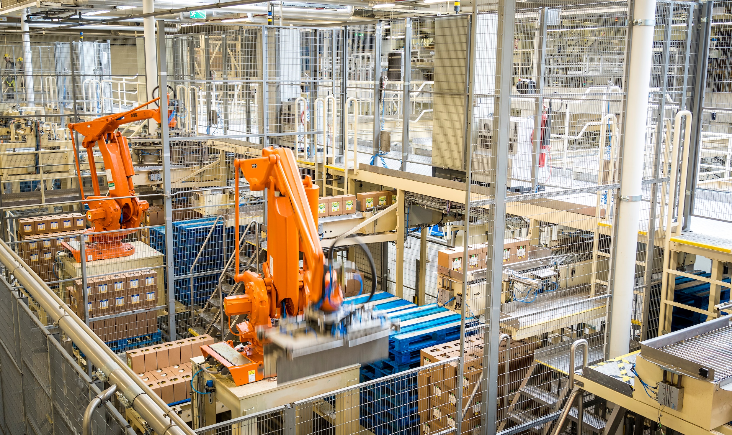 Hoge inflatie en dalende zuivelprijzen brengen FrieslandCampina zware ...