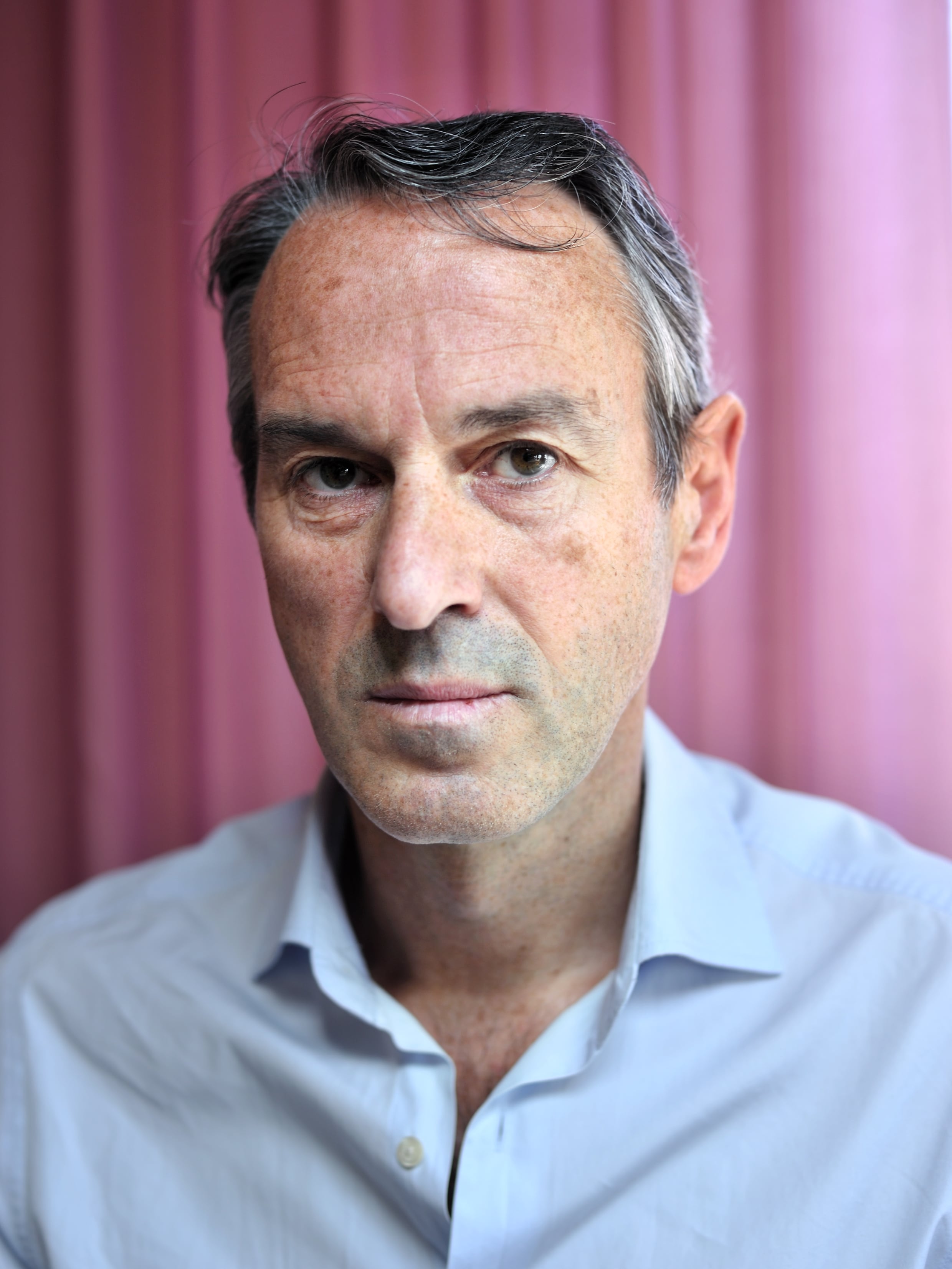 Sterregisseur Ivo van Hove klom hoger en hoger, tot hij deze zomer viel ...