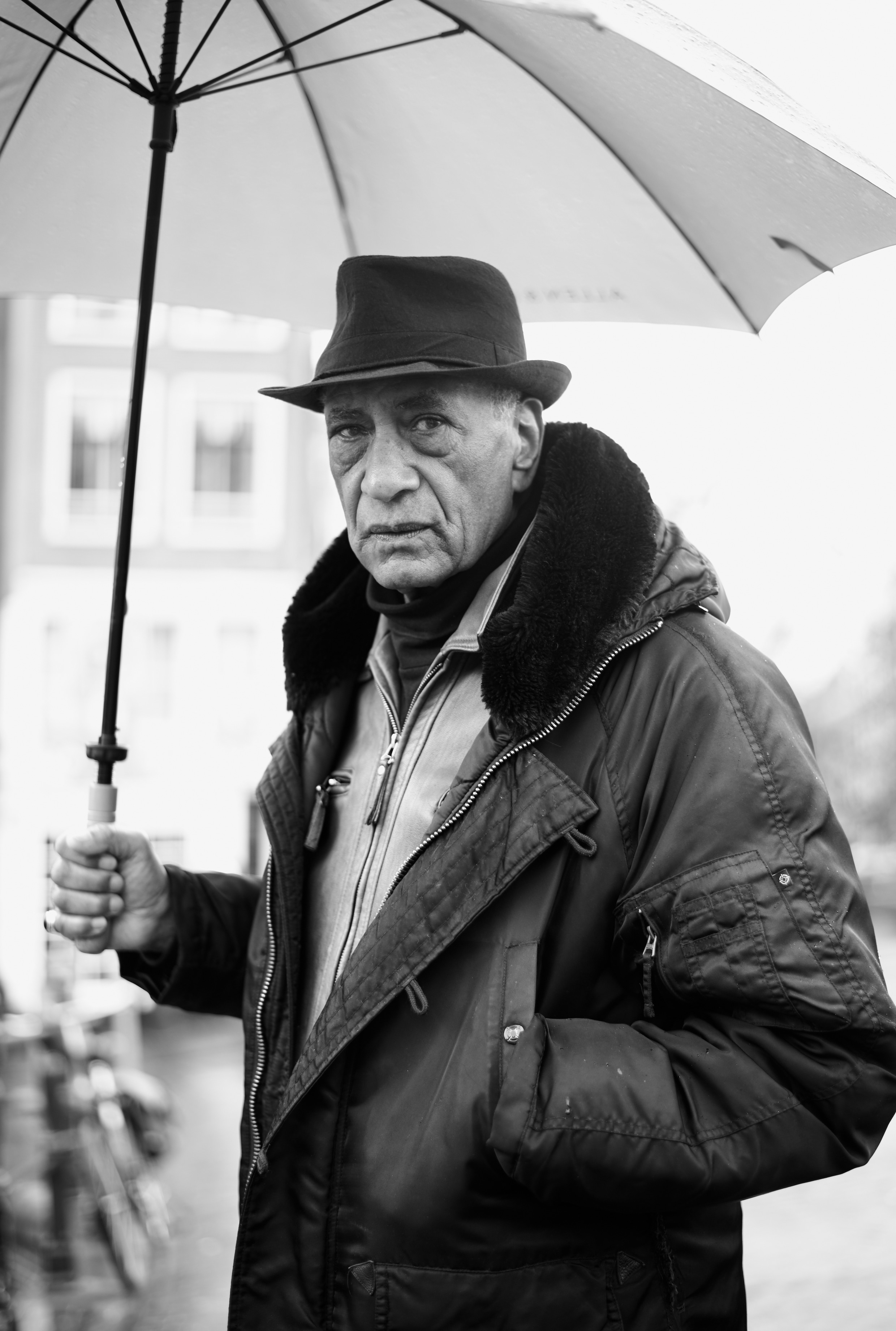 ‘We hébben al een neger’, kreeg Jack Monkau te horen. De acteur kan er ...